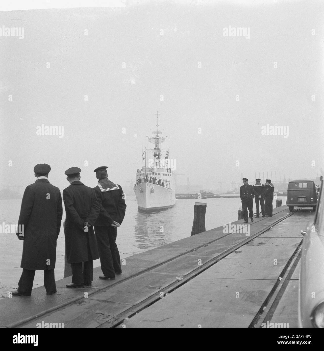 Canadian Frigate H.M.S.C. Crescent in Amsterdam Date: 23 March 1962 ...