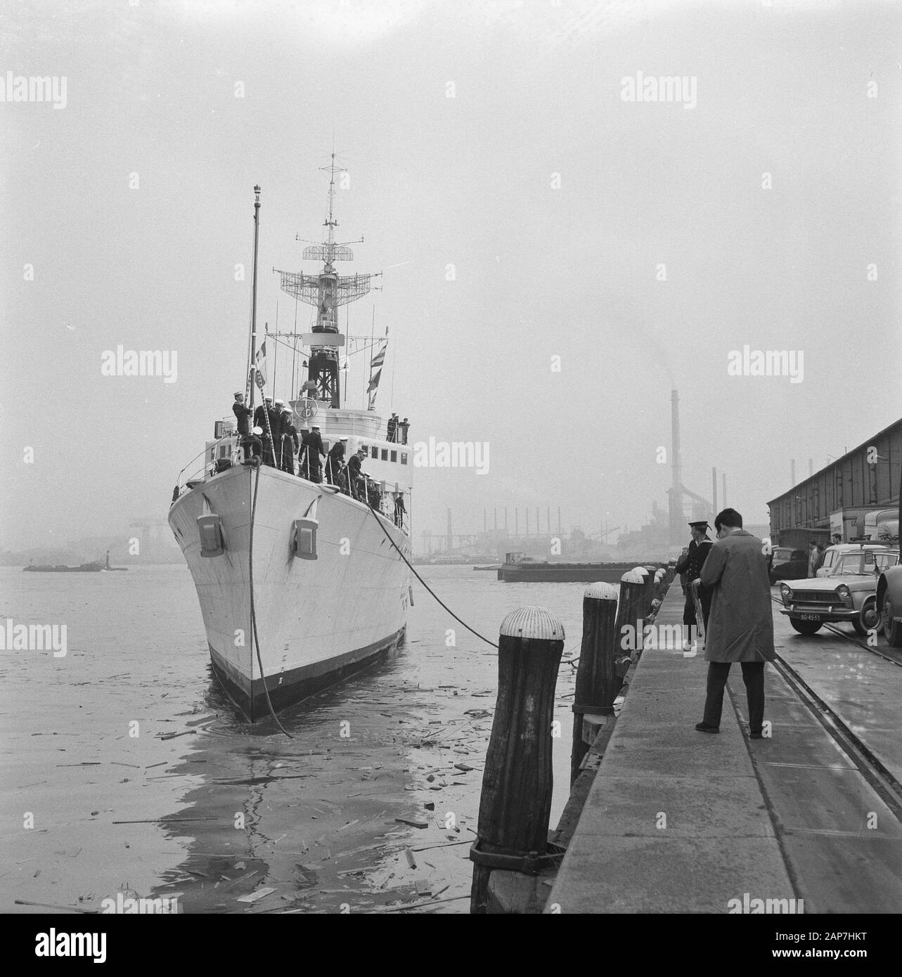 Frigate crescent Black and White Stock Photos & Images - Alamy
