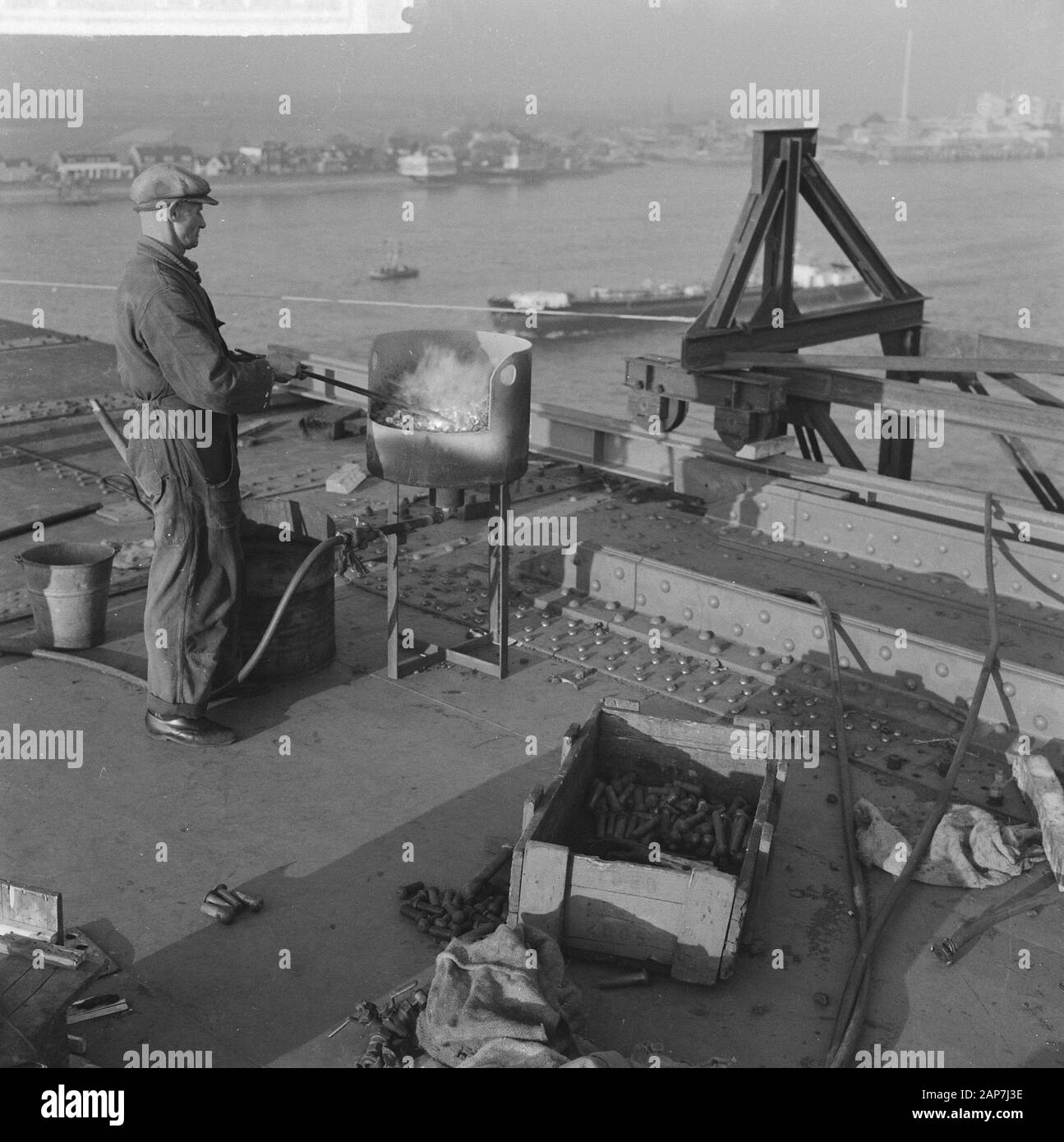 Work 28 meters hi-res stock photography and images - Alamy