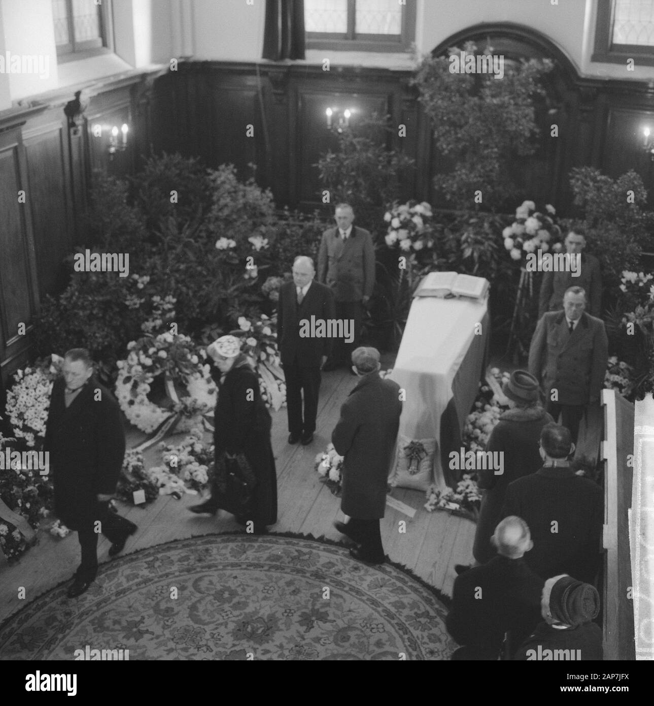 Palace staff keep hi-res stock photography and images - Alamy