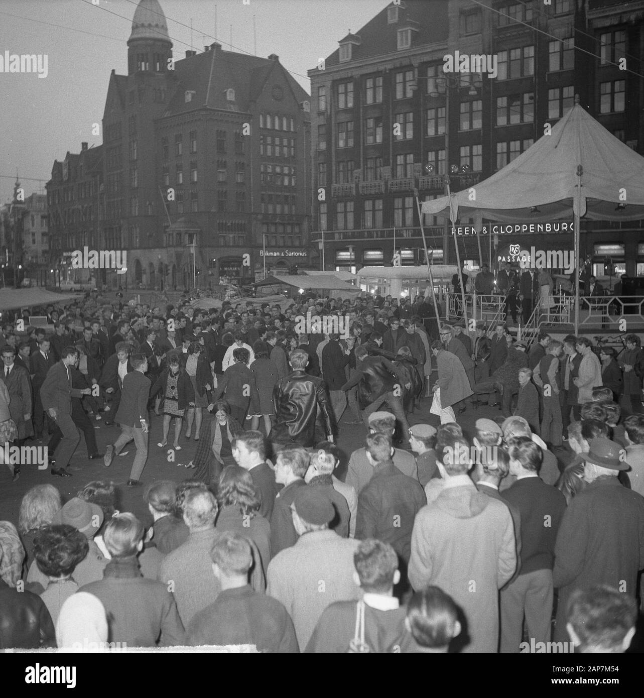 1960s people dance on outdoor hi-res stock photography and images - Alamy