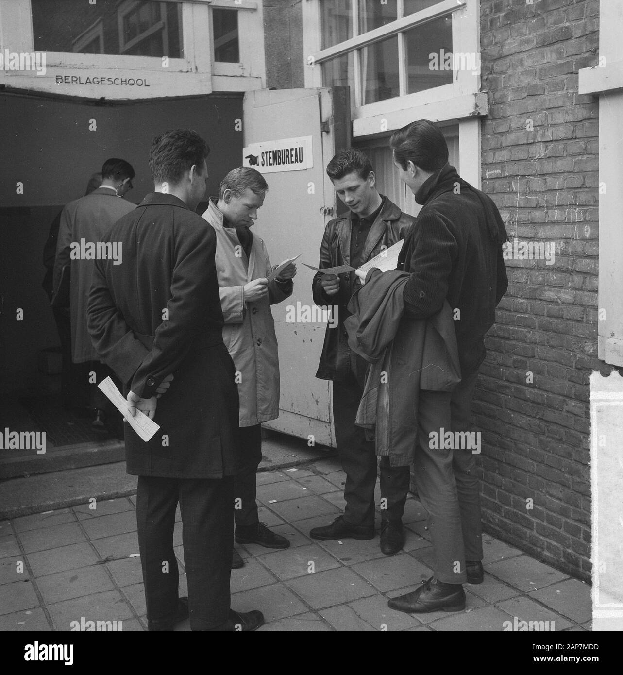 Youth politics 1960s hi-res stock photography and images - Alamy