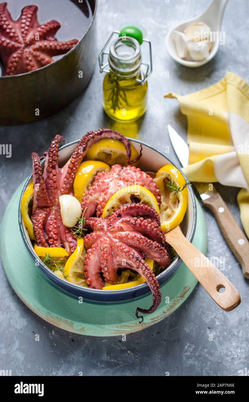 Octopus hot pot hi-res stock photography and images - Alamy