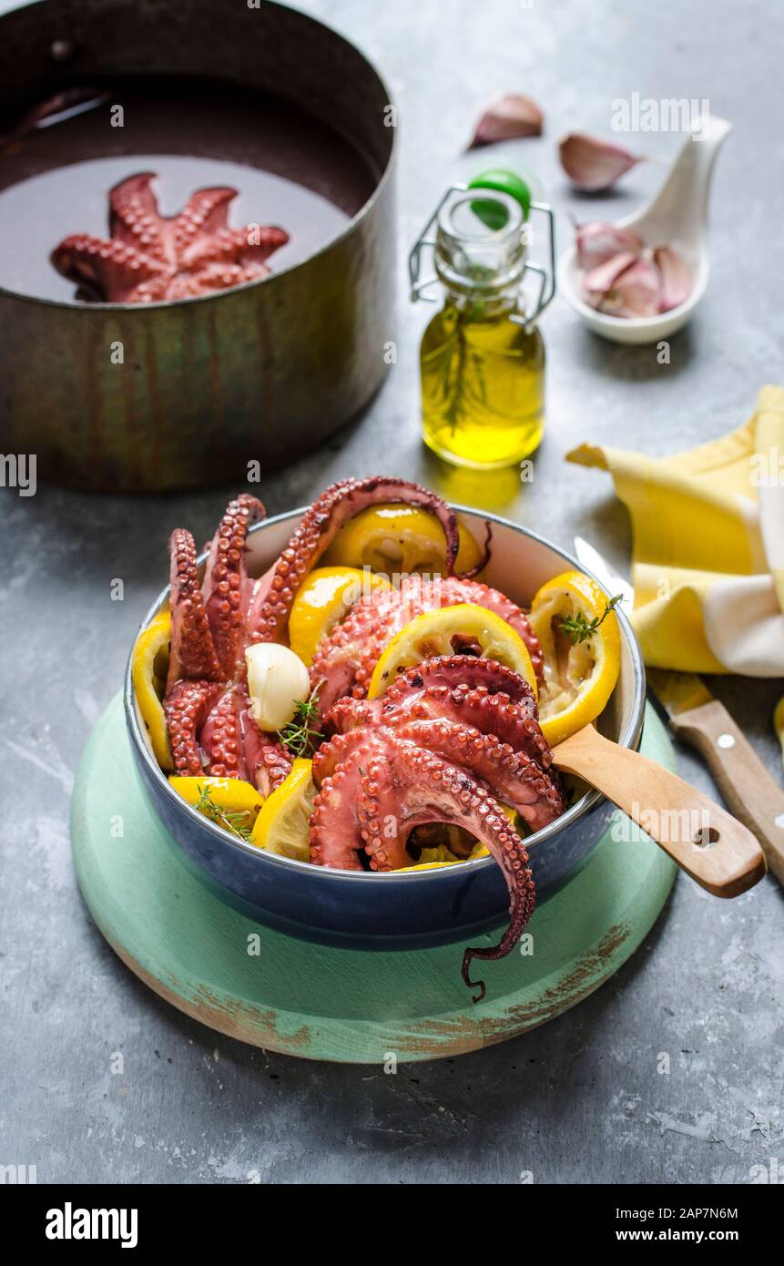 Octopus hot pot hi-res stock photography and images - Alamy