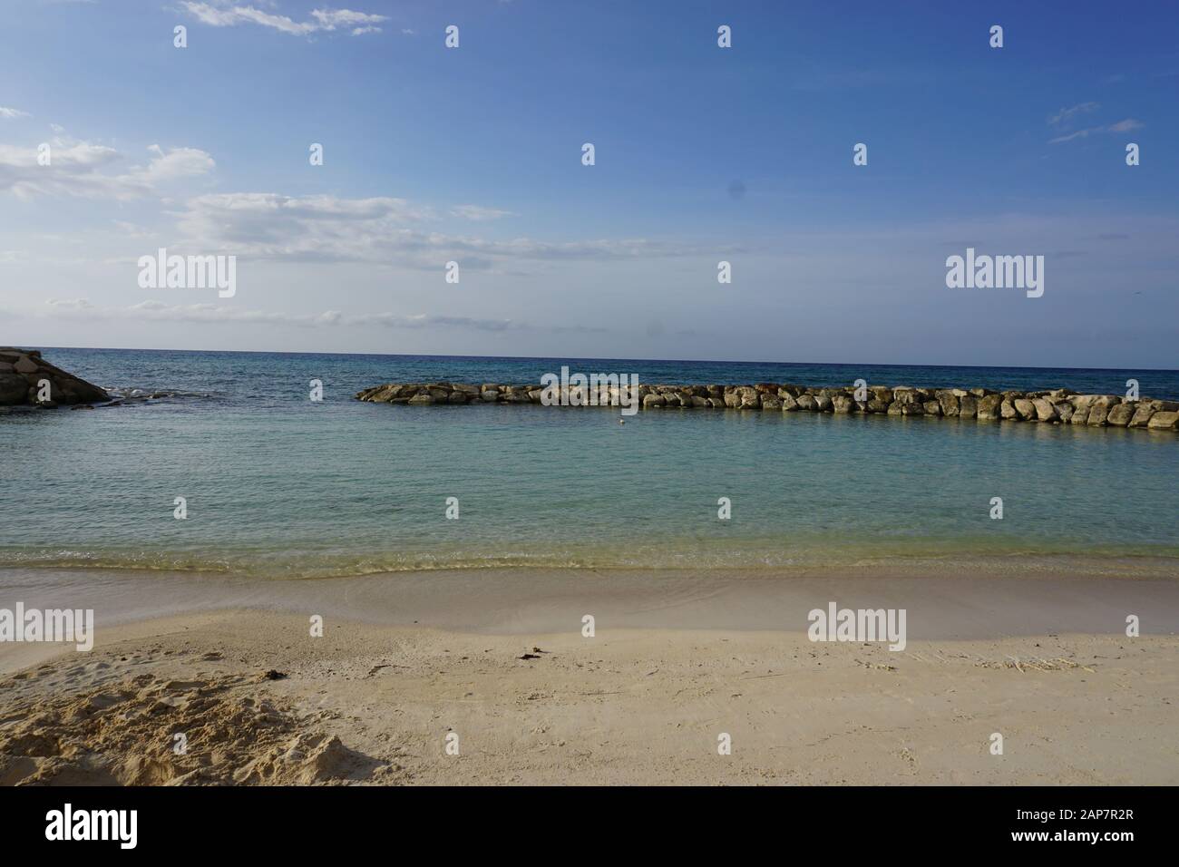 Gorgeous little beach hi-res stock photography and images - Alamy
