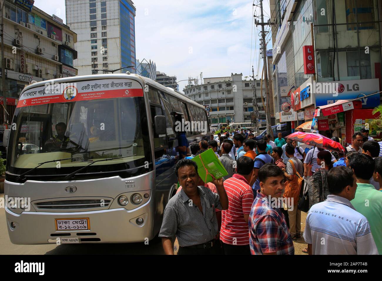 Dhaka chaka bus hi-res stock photography and images - Alamy