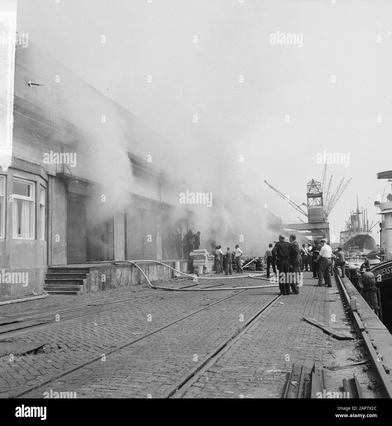 Fire in harbour shed at the Borneokade, overview fire Date: June 12 ...