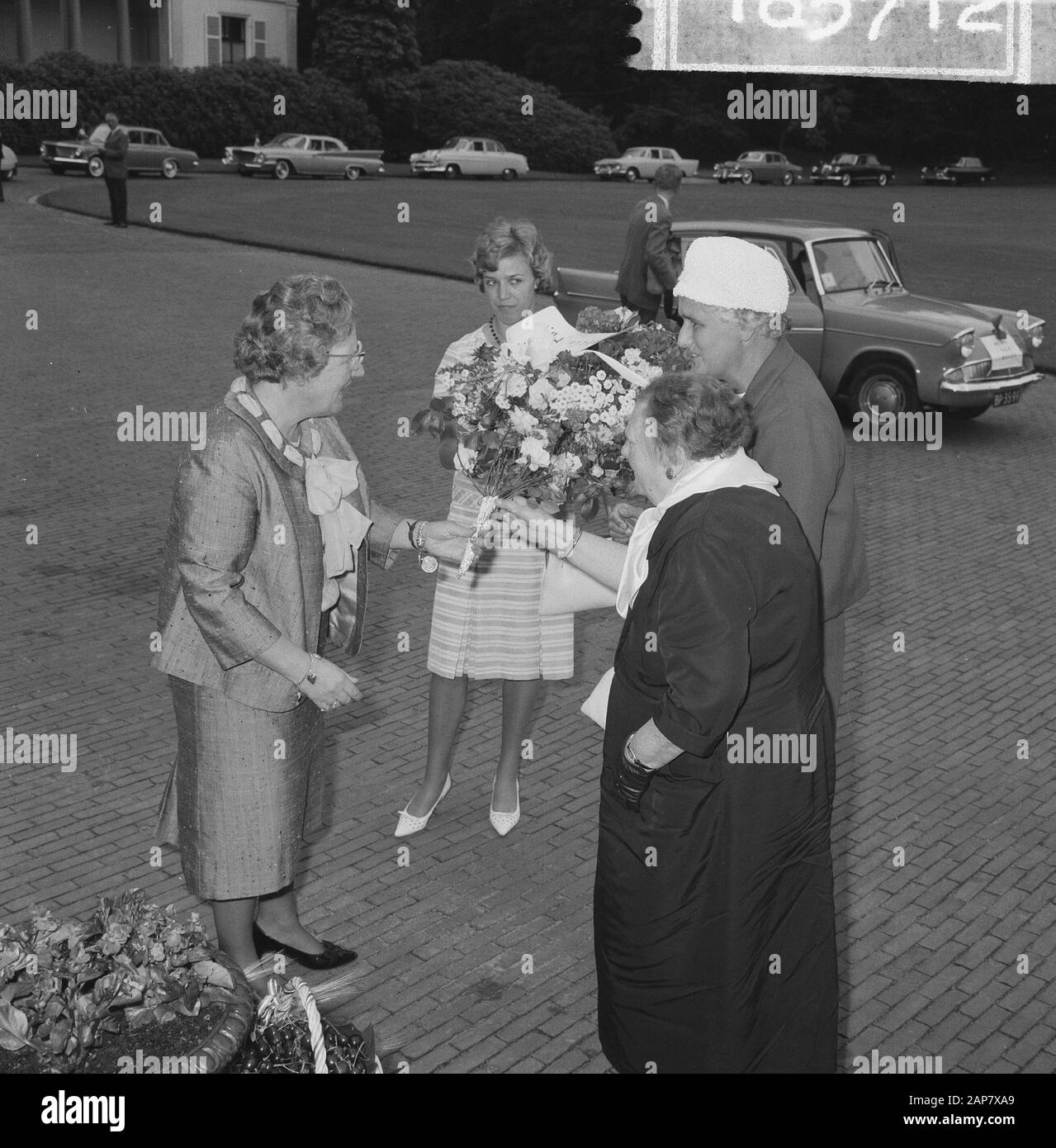 Elderly defile hi-res stock photography and images - Alamy