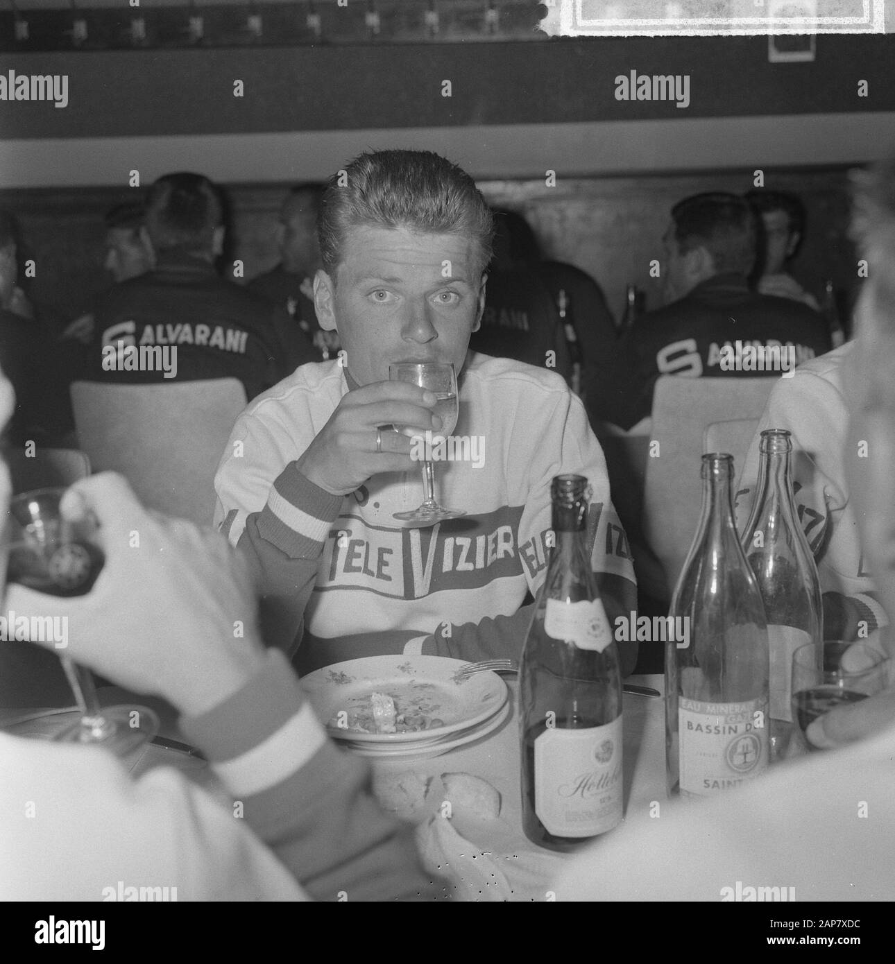 51st Tour de France 1964, meals Dutch team. Jo de Haan Date: 21 June ...