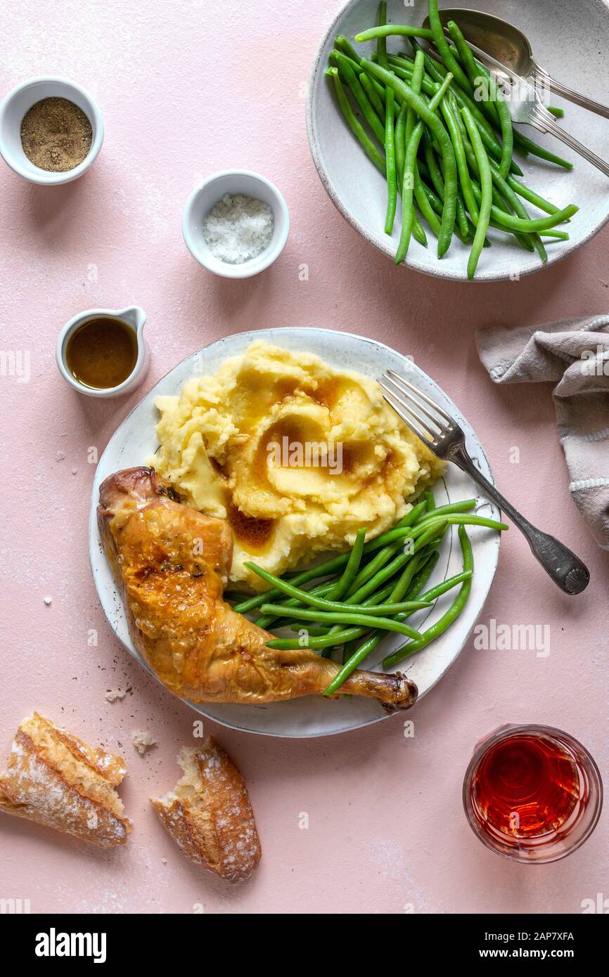 Mashed potatoes and gravy chicken hi-res stock photography and images ...