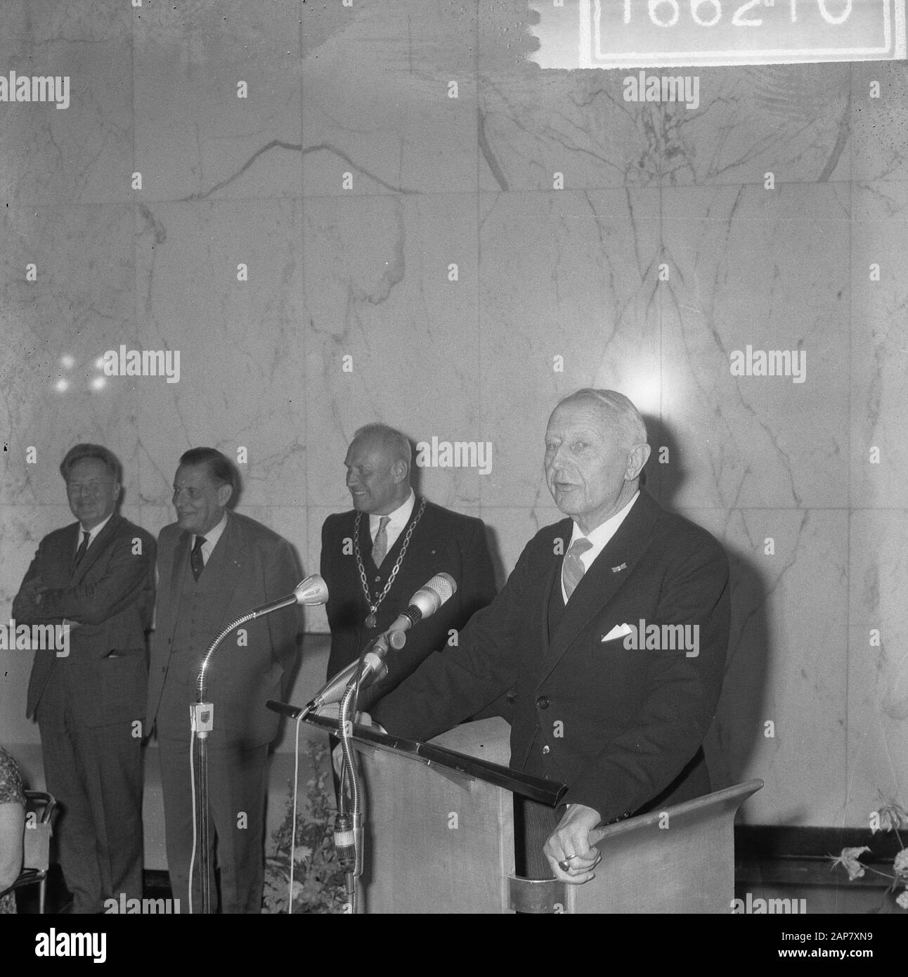 Architect Dudok 80 years Description: Mr. Dudok at the word Date: 6 ...