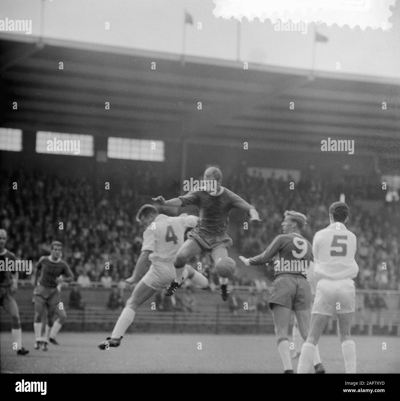 Ajax vs Go Ahead 4-1, Siem Thyme (Ajax) and Rinus Hondelink (GA ...