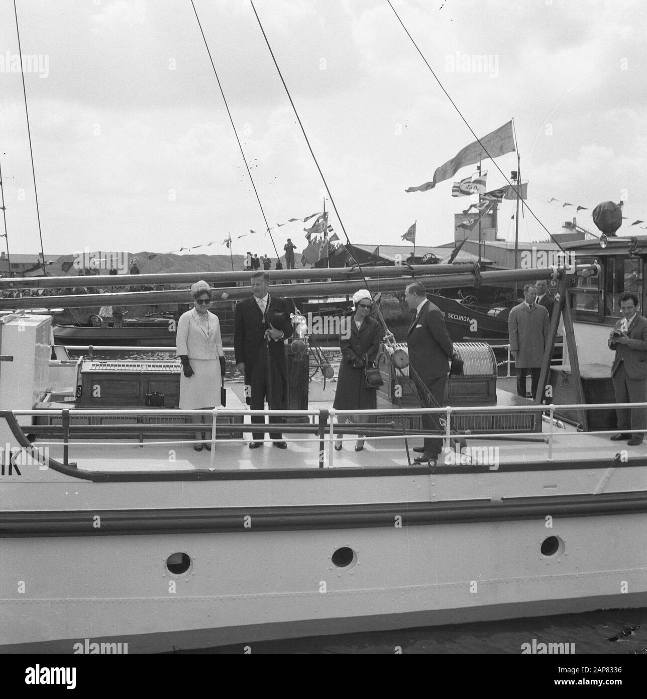 50 years Prince Henry school, Princess Margriet in the classroom Date ...