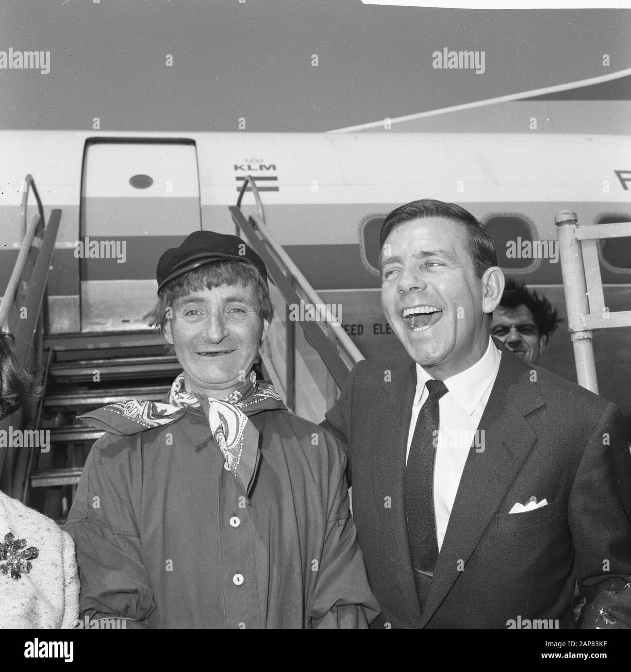 Arrival Norman Wisdom at Schiphol, Norman Wisdom with farmer Annotation ...