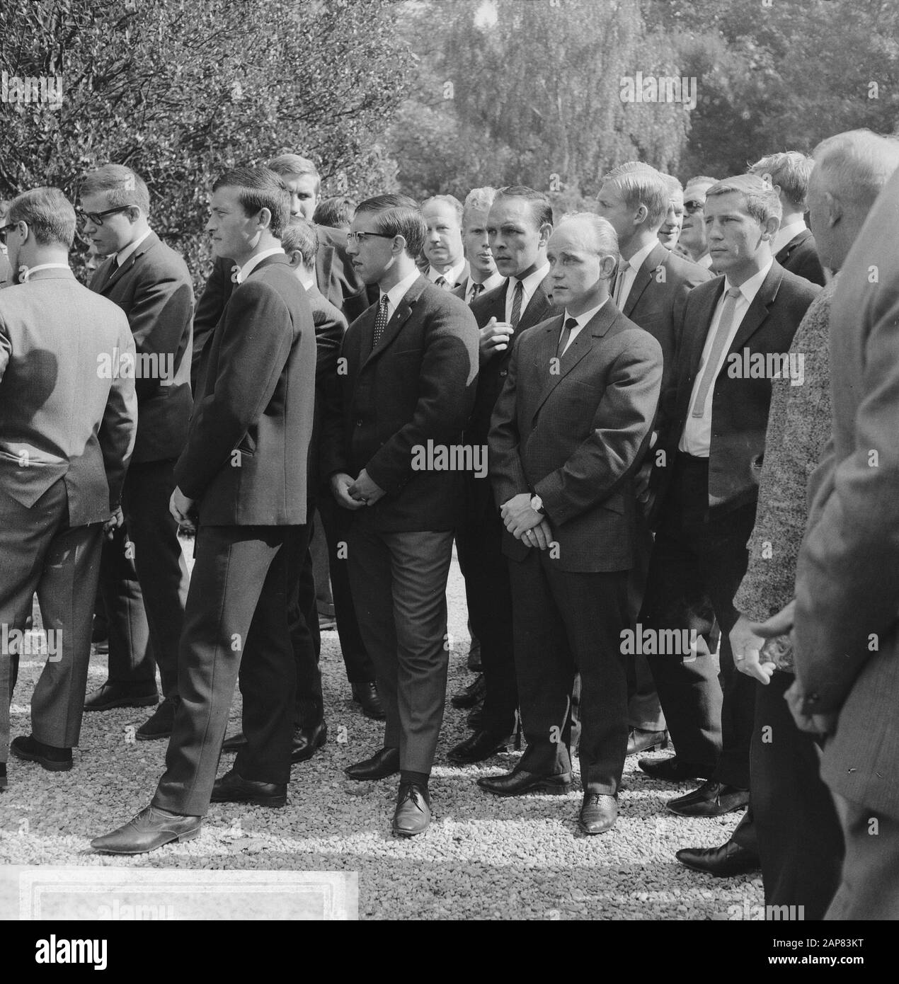 Burial Chris Berger, players DWS at the quarry Date: September 16, 1965 ...