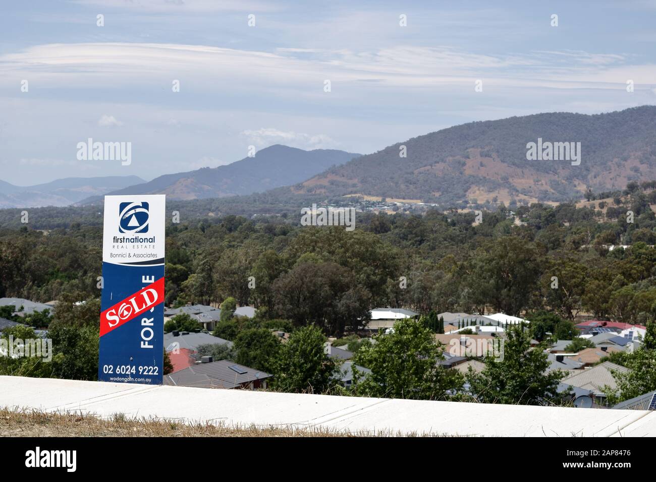 Australian sold sign hi-res stock photography and images - Alamy
