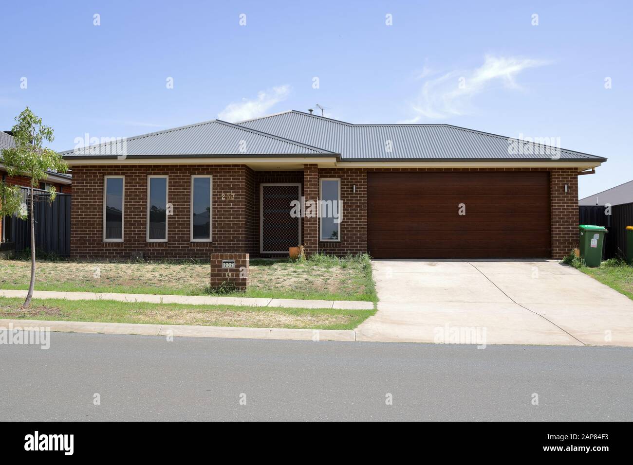 Australian suburban house hi-res stock photography and images - Alamy