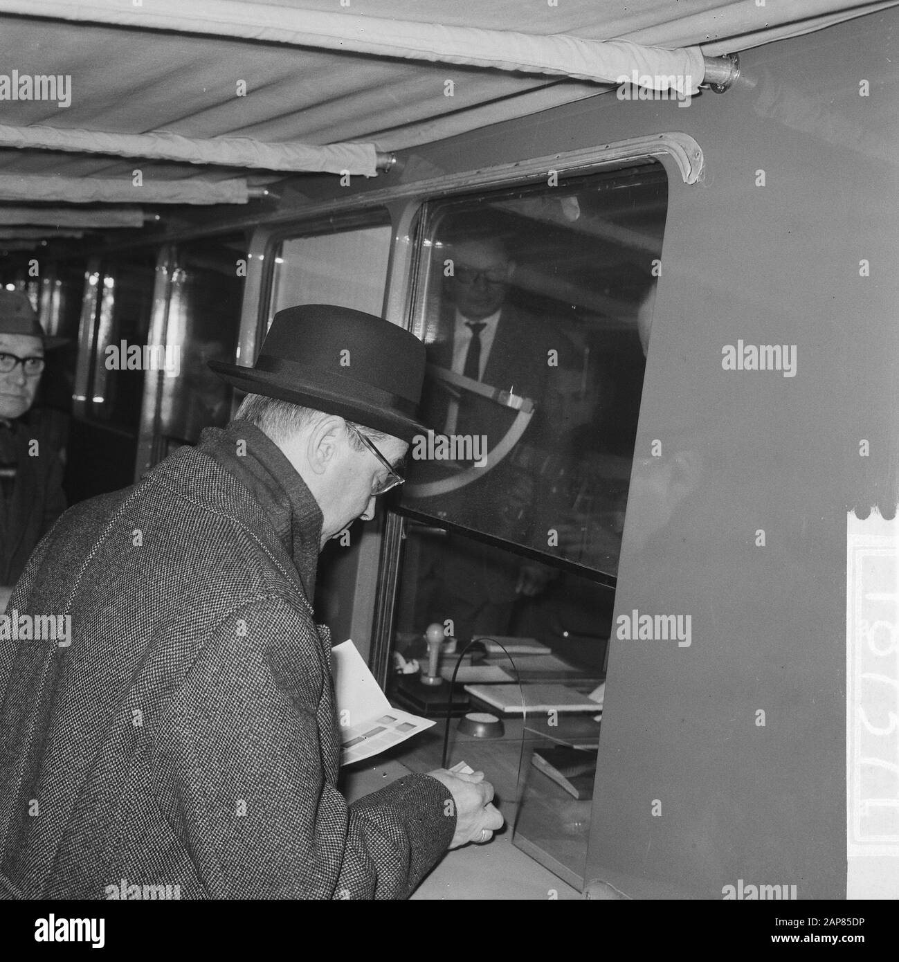 Benefit icem refugees hi-res stock photography and images - Alamy