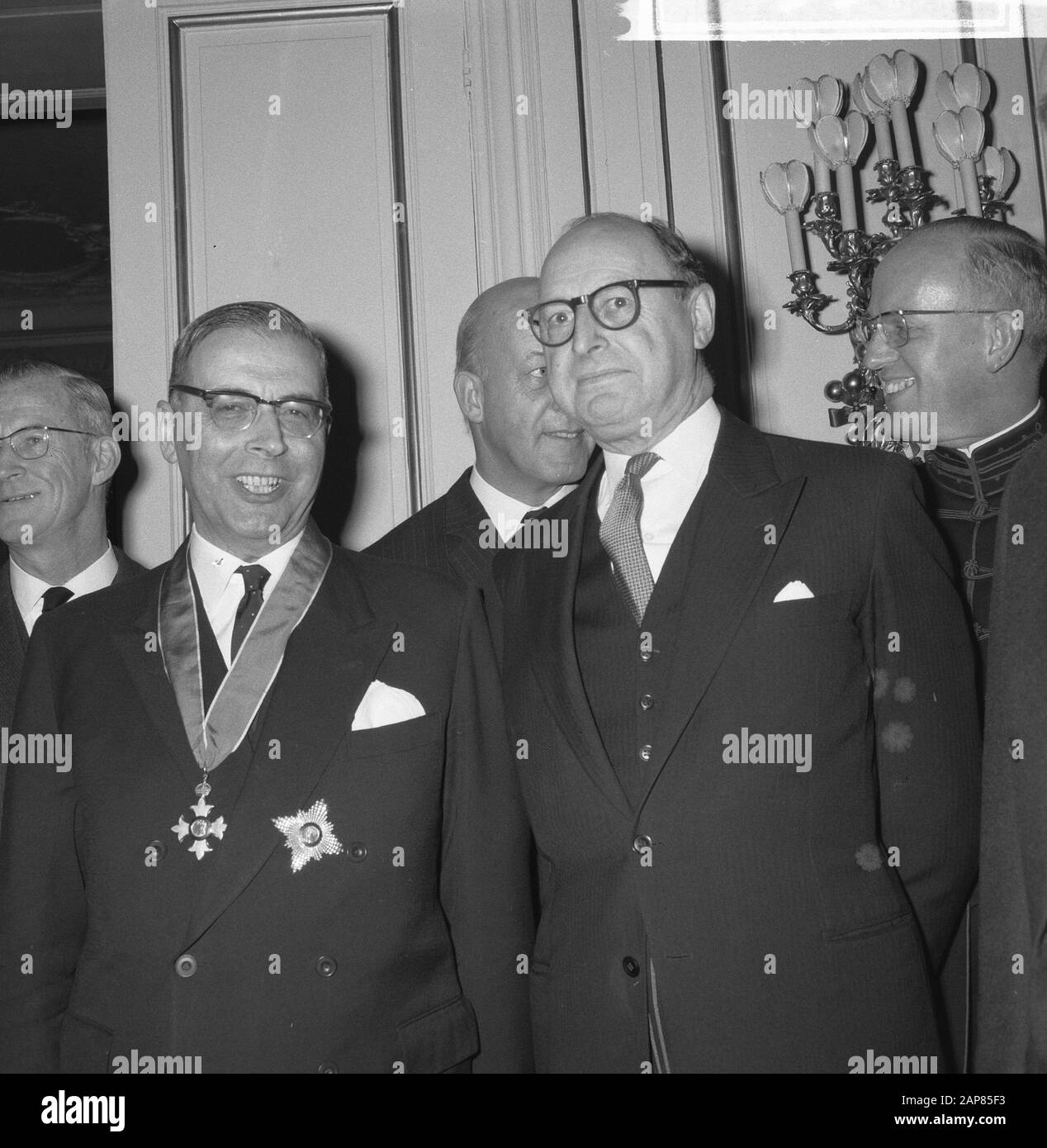 British Ambassador Dutch awarded for British Week, Mayor Van Hall and ...