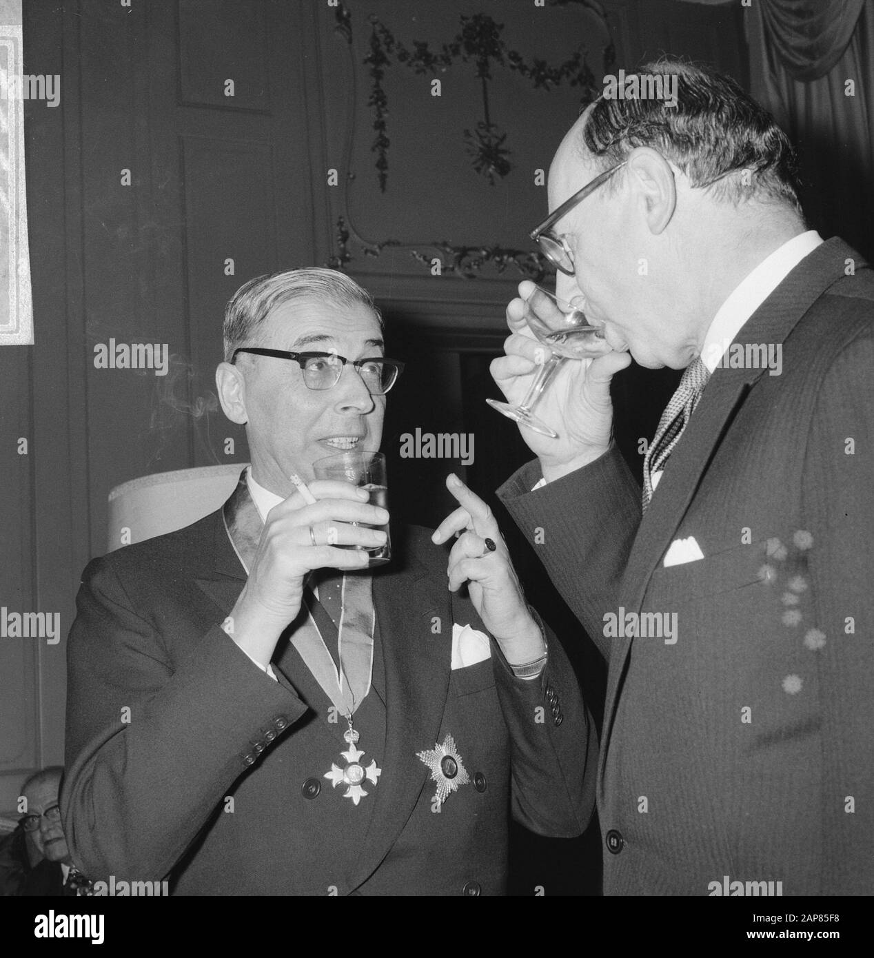 British Ambassador Dutch awarded for British week, Mayor Van Hall and ...