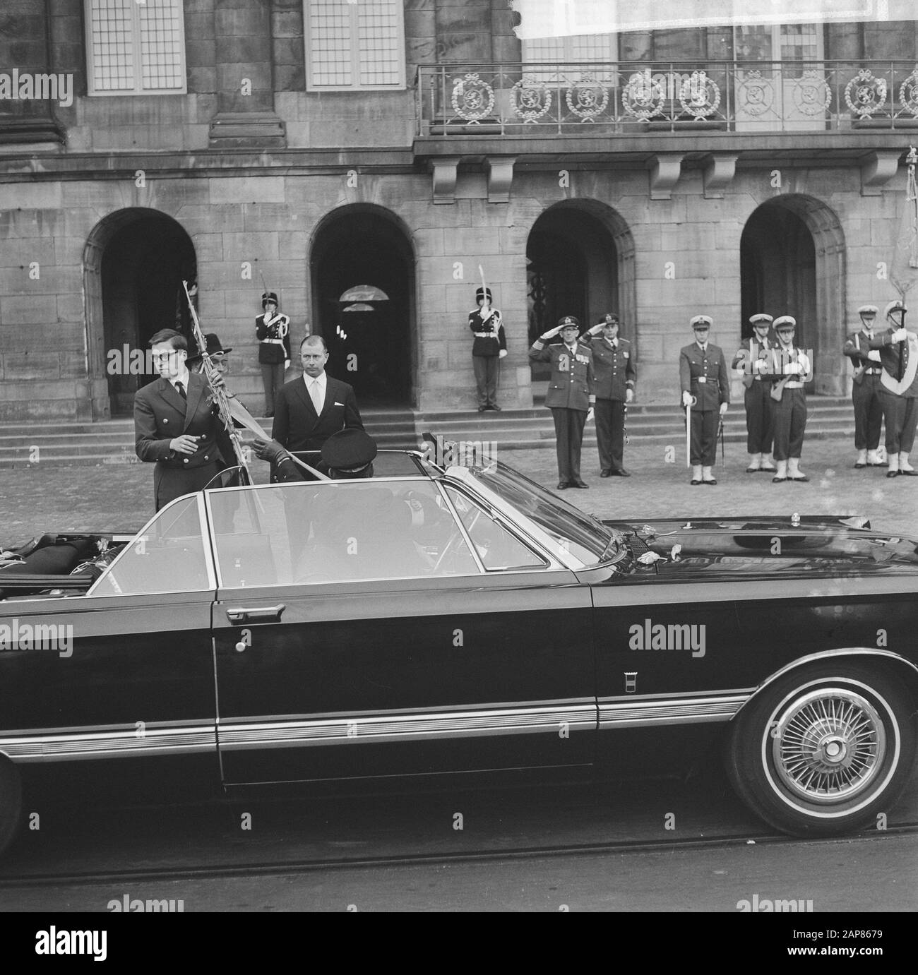 Royal palace amsterdam gathering Black and White Stock Photos & Images ...