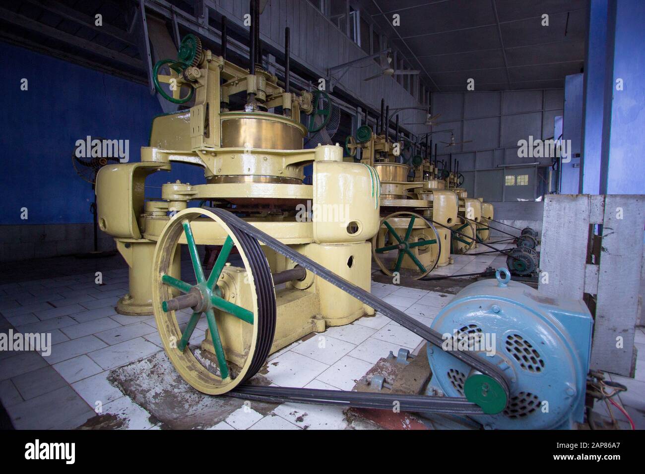 Tea processing hi-res stock photography and images - Alamy