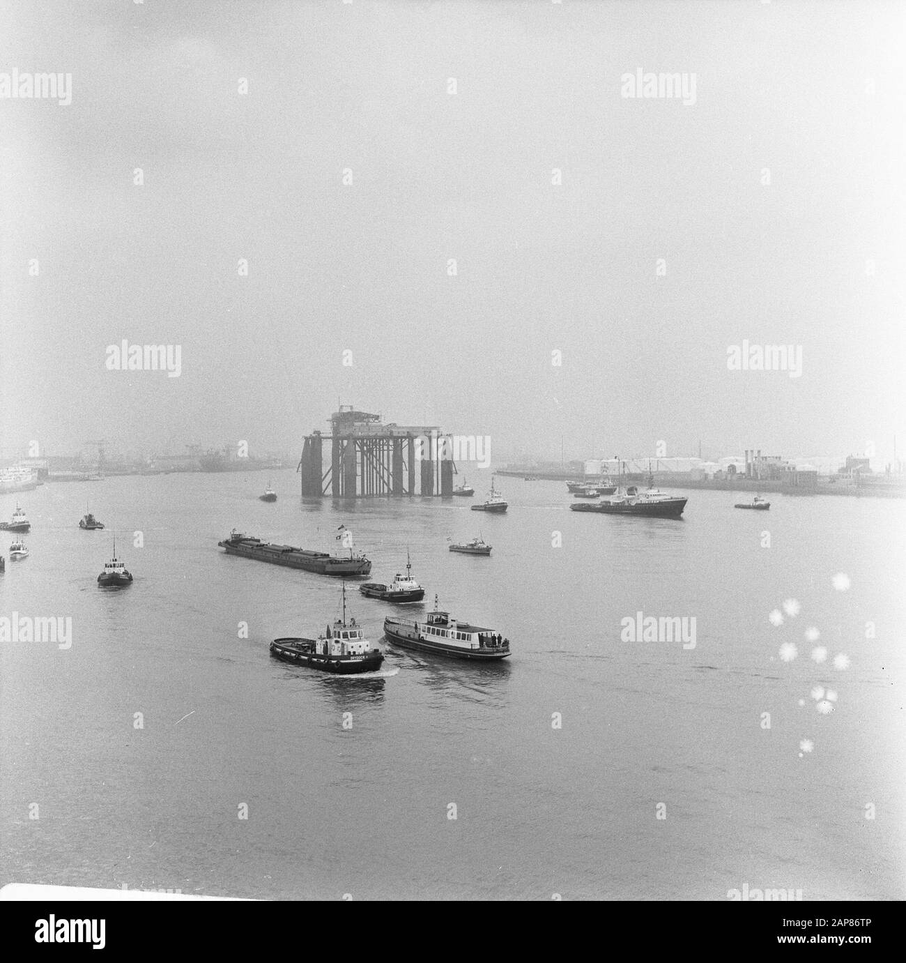 Oil rig transworld rig 58 departed hi-res stock photography and images ...