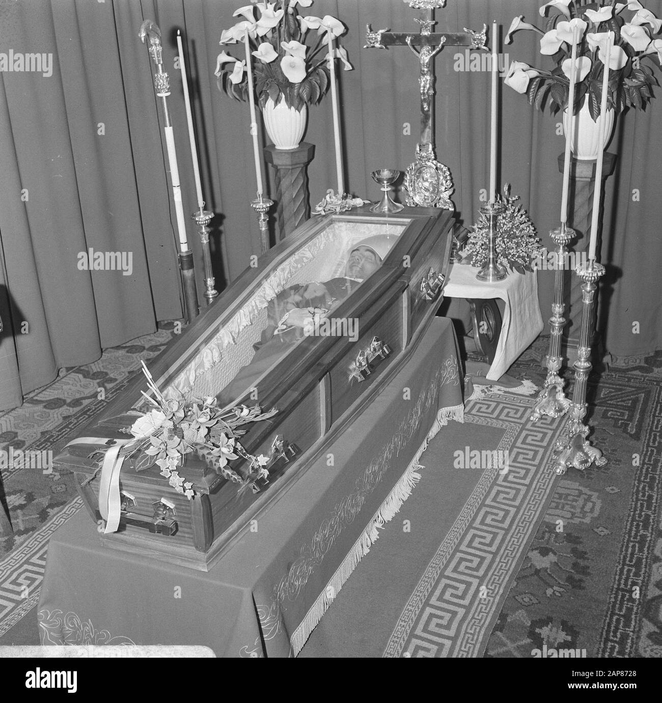 Funeral room hi-res stock photography and images - Alamy