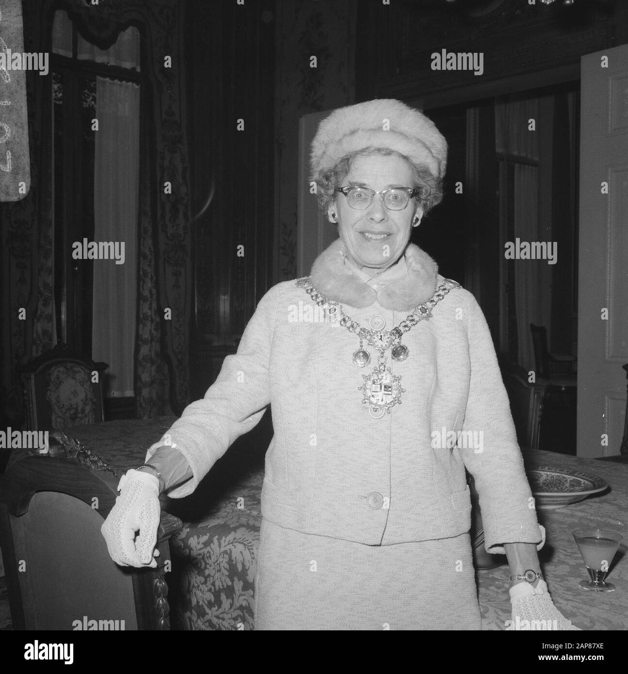 Mayor Samkalden receives fourteen mayors from England. Female mayor of ...