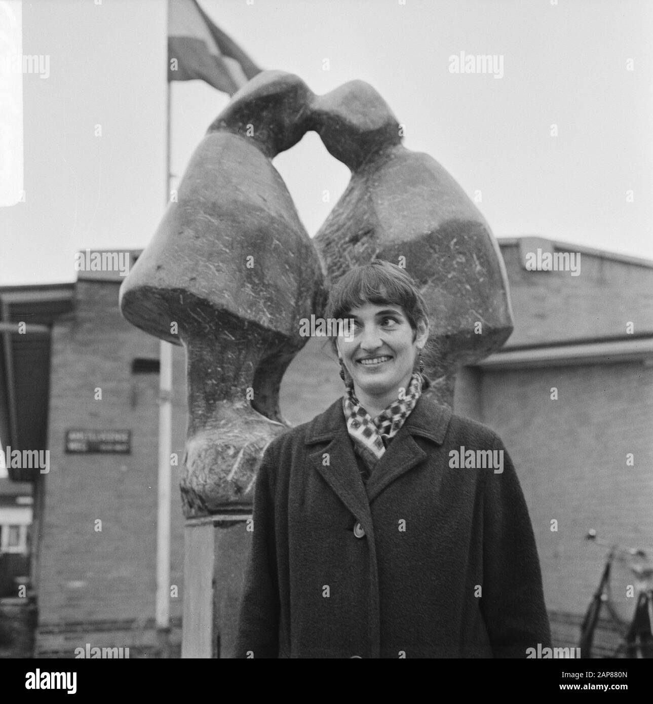 Sculptor nel van lith unveiled hi-res stock photography and images - Alamy