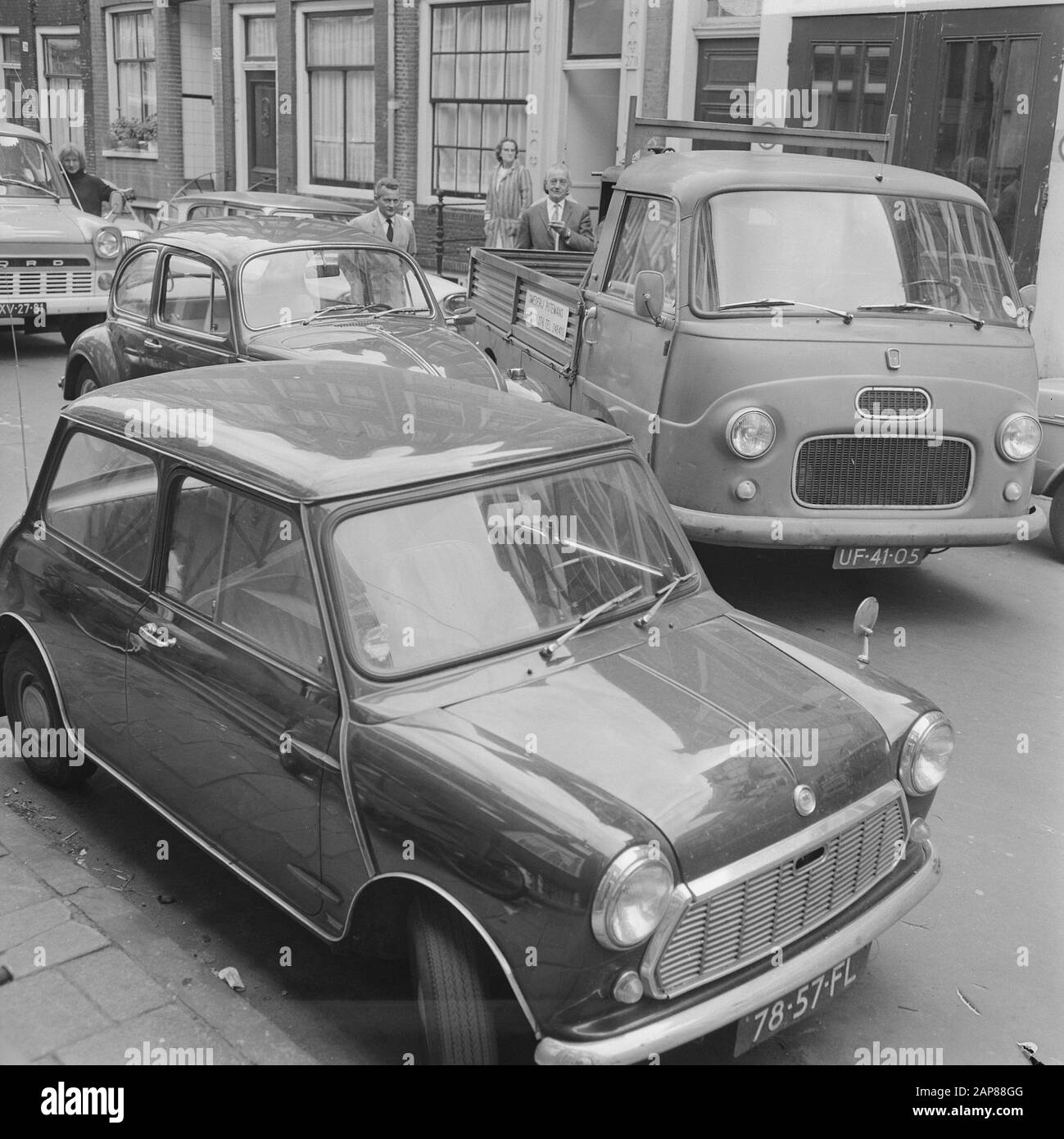 Car driver car parking Black and White Stock Photos & Images - Alamy