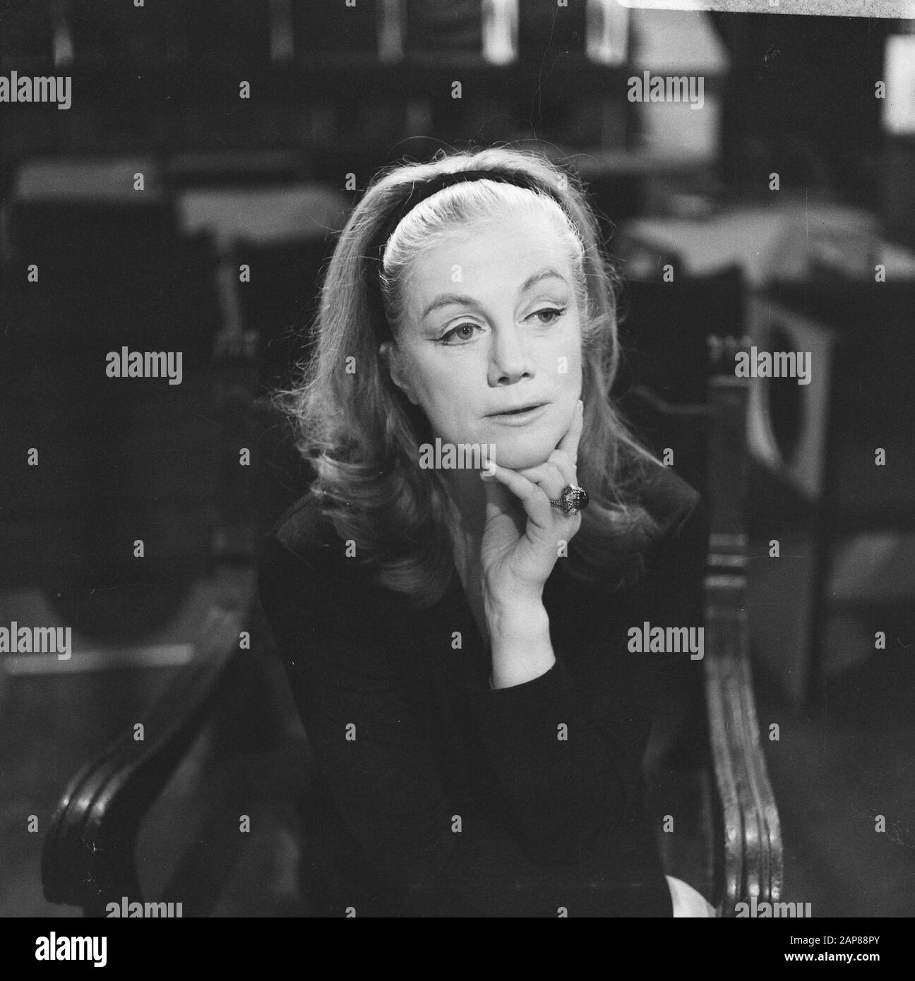 Sarah churchill actress hi-res stock photography and images - Alamy
