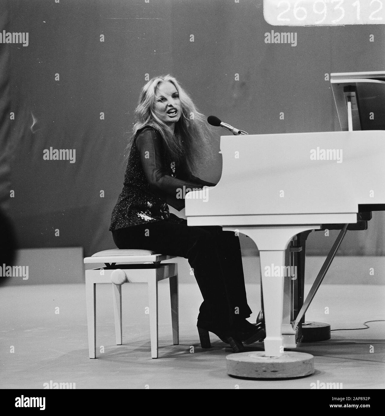 Chi coltrane hi-res stock photography and images - Alamy