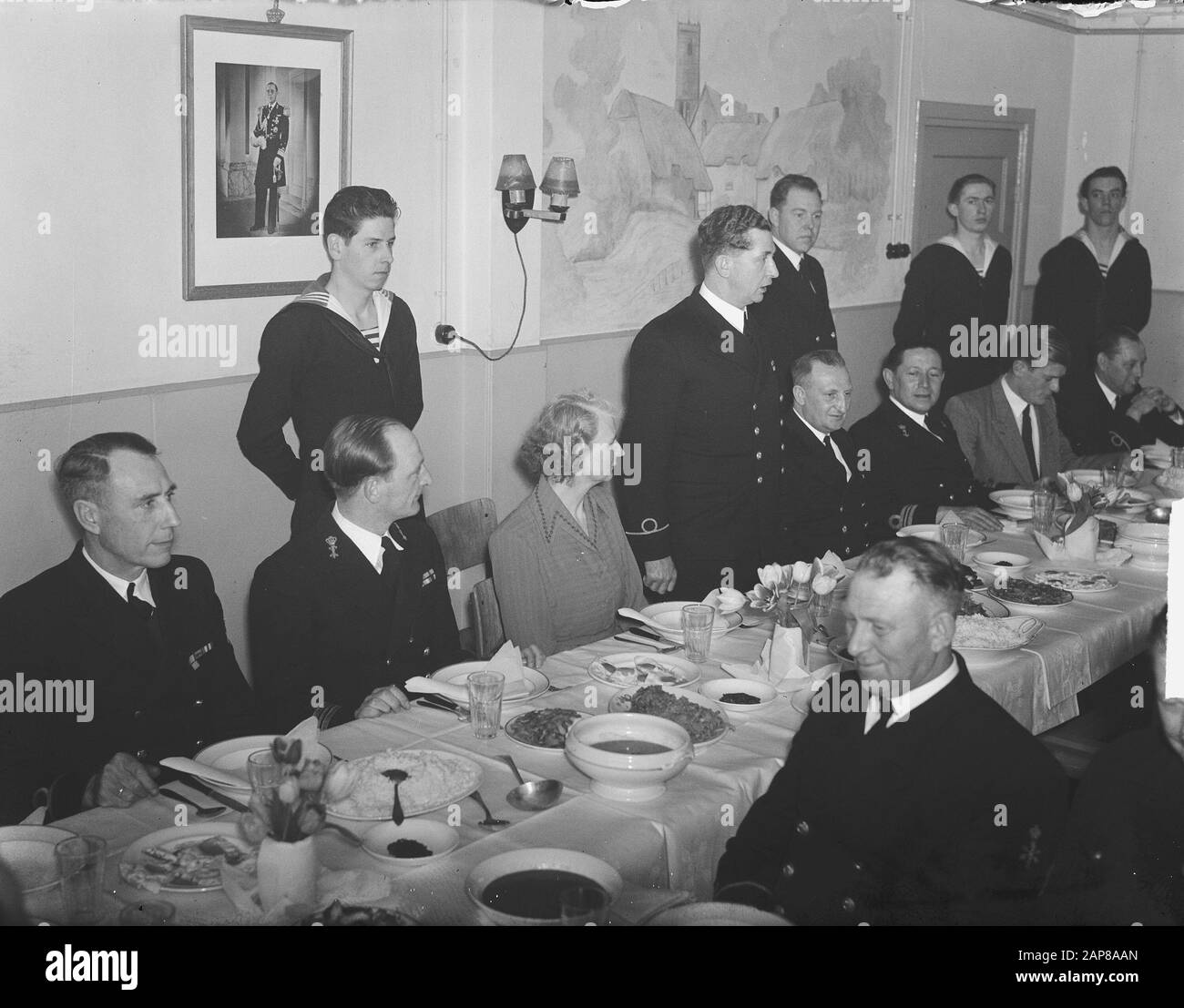 Submarine repair Black and White Stock Photos & Images - Alamy