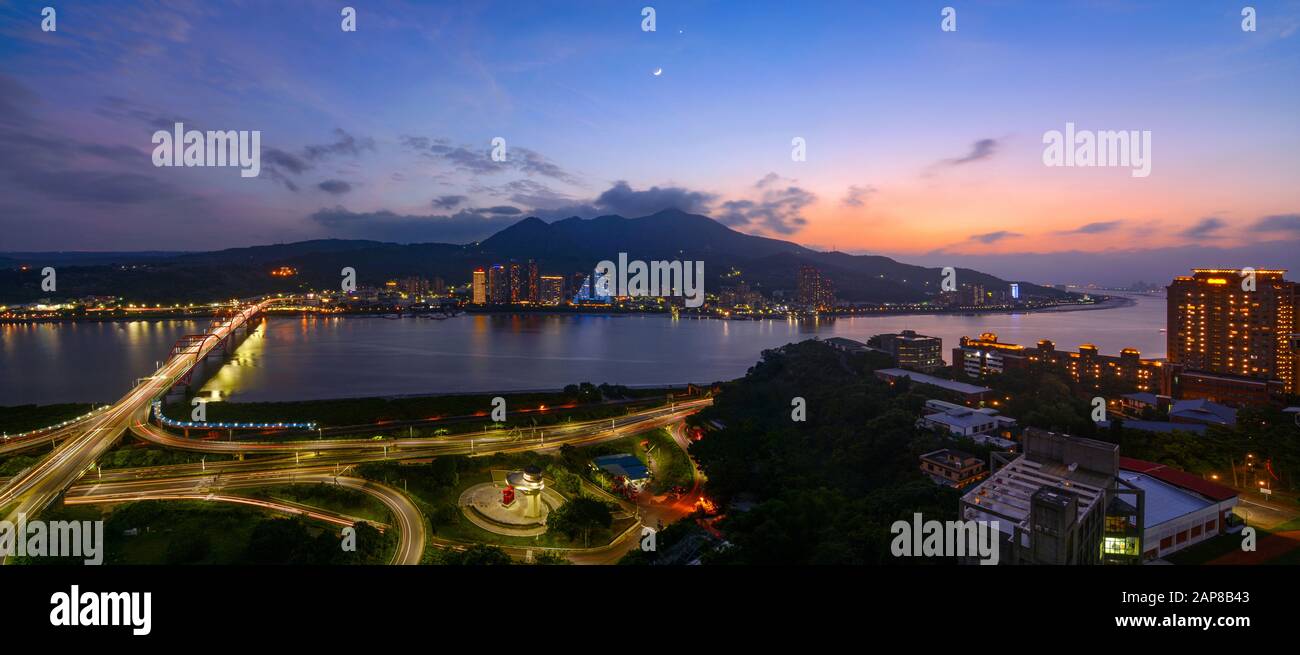 Taipei night hi-res stock photography and images - Alamy