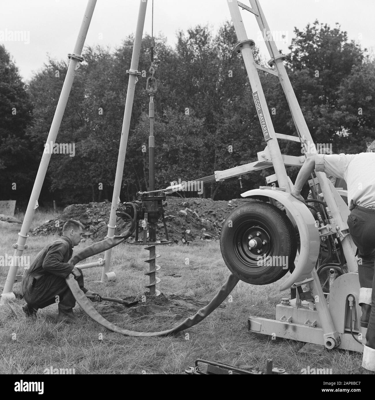 deep-ground drilling rigs, spiral drills, pilcon Date: September 1967 ...