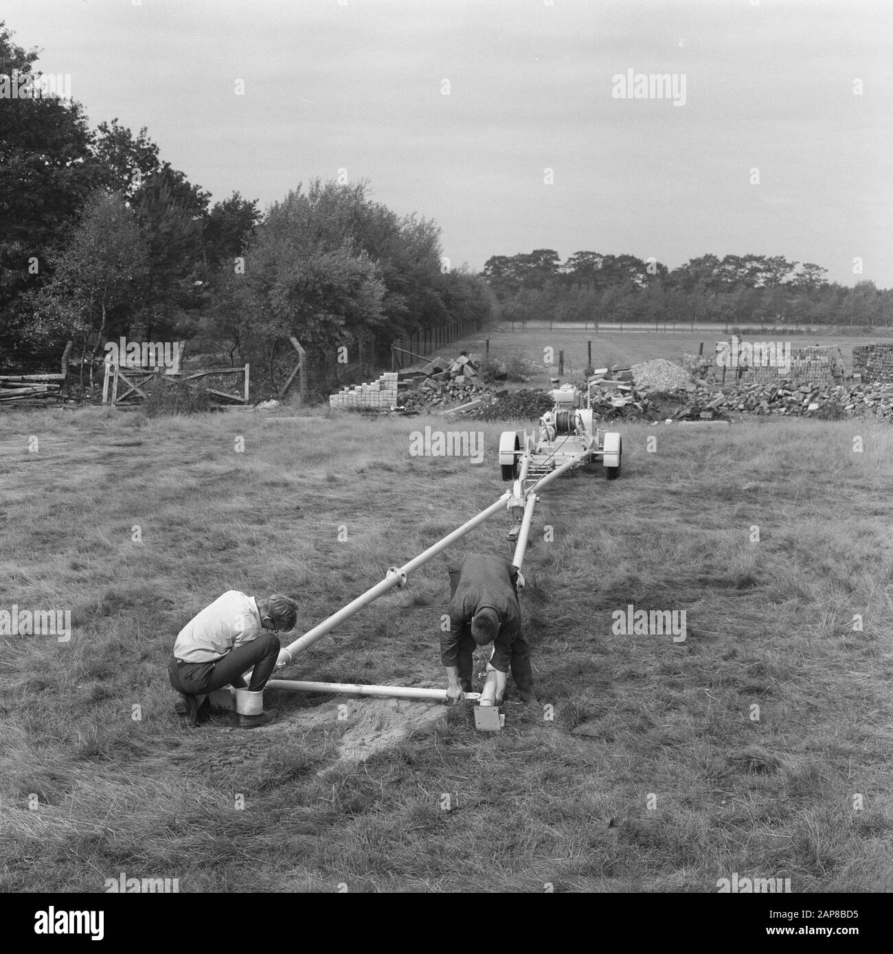 deepground drilling rigs, mounting, legs, pilcon Date: September 1967 ...