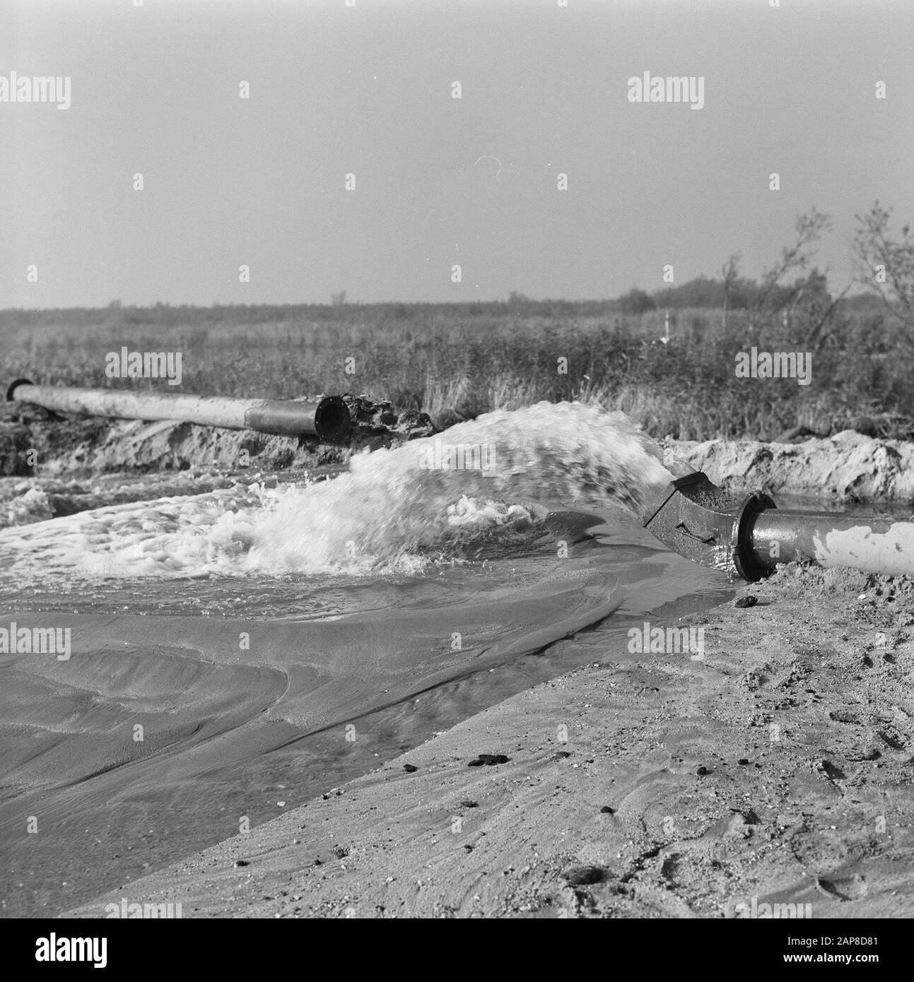 Sand distribution Black and White Stock Photos & Images - Alamy