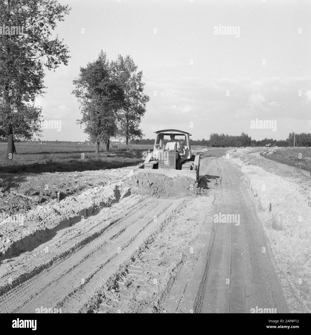 Leveling bed hi-res stock photography and images - Alamy