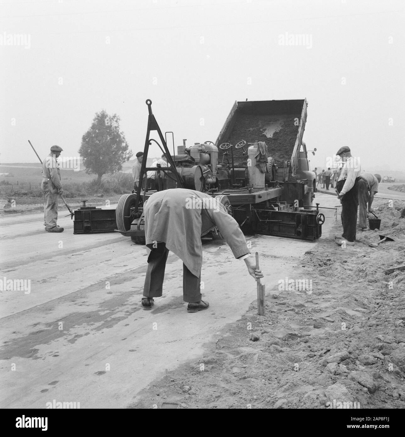 Cement foundation Black and White Stock Photos & Images - Alamy