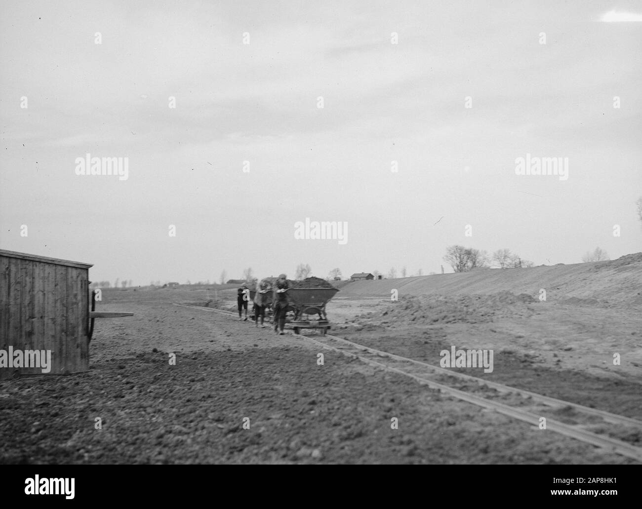 workers, work, rails, tipping carts Date: undated Keywords: workers ...