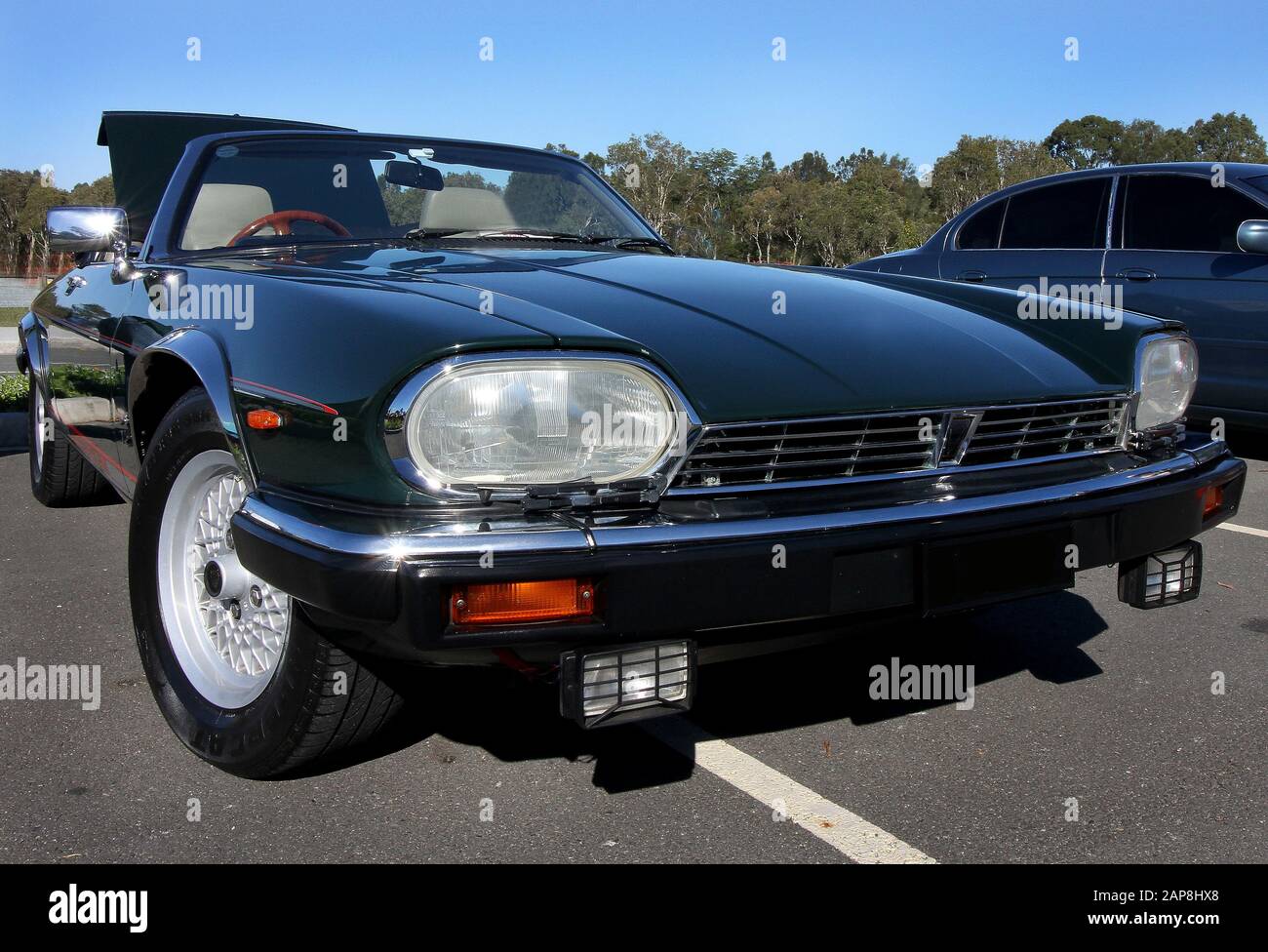 Classic cars: front n side view of a collectors classic luxury ...