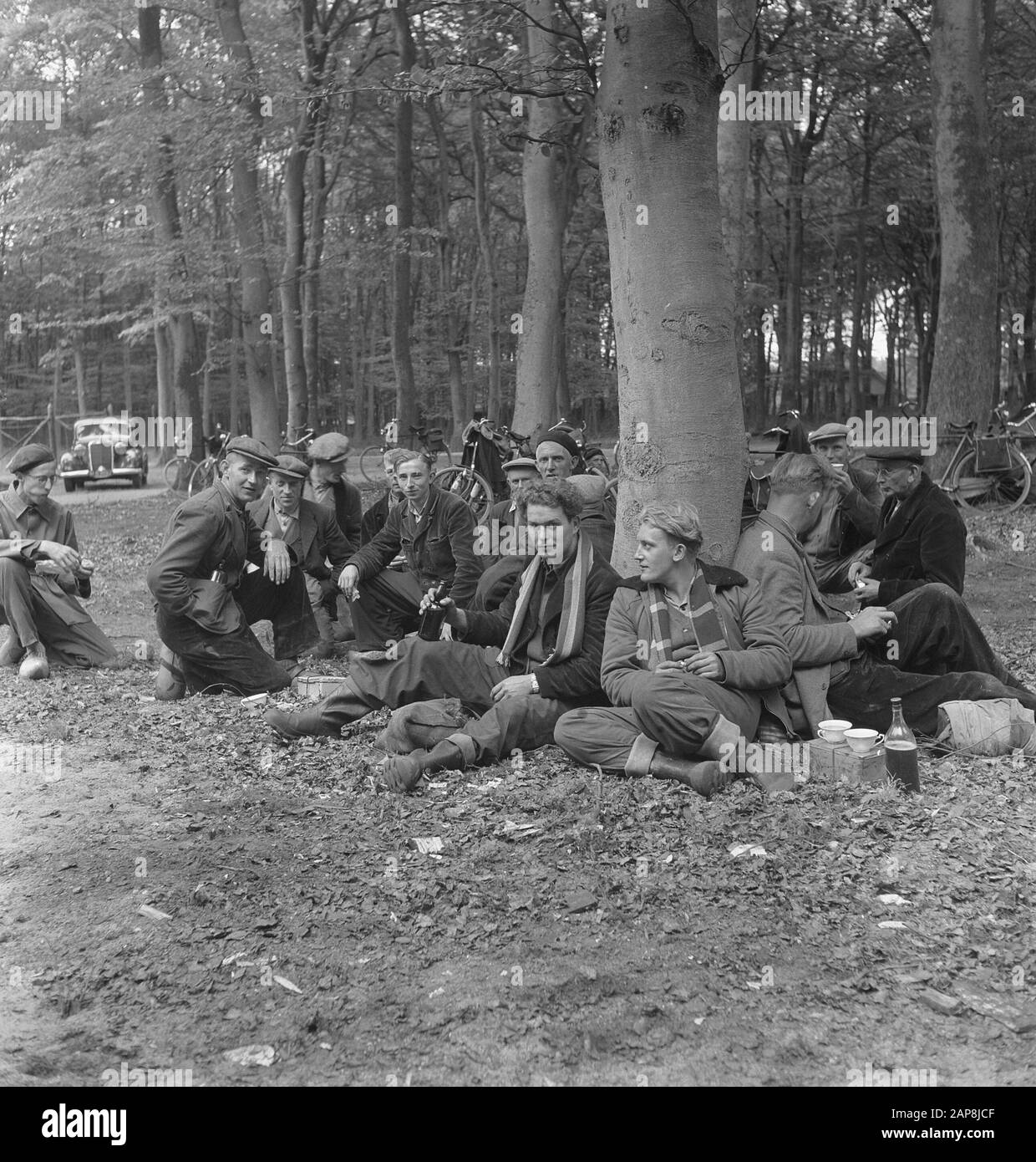 woodworking, workers, trees, sitting, eating, drinking Date: undated ...