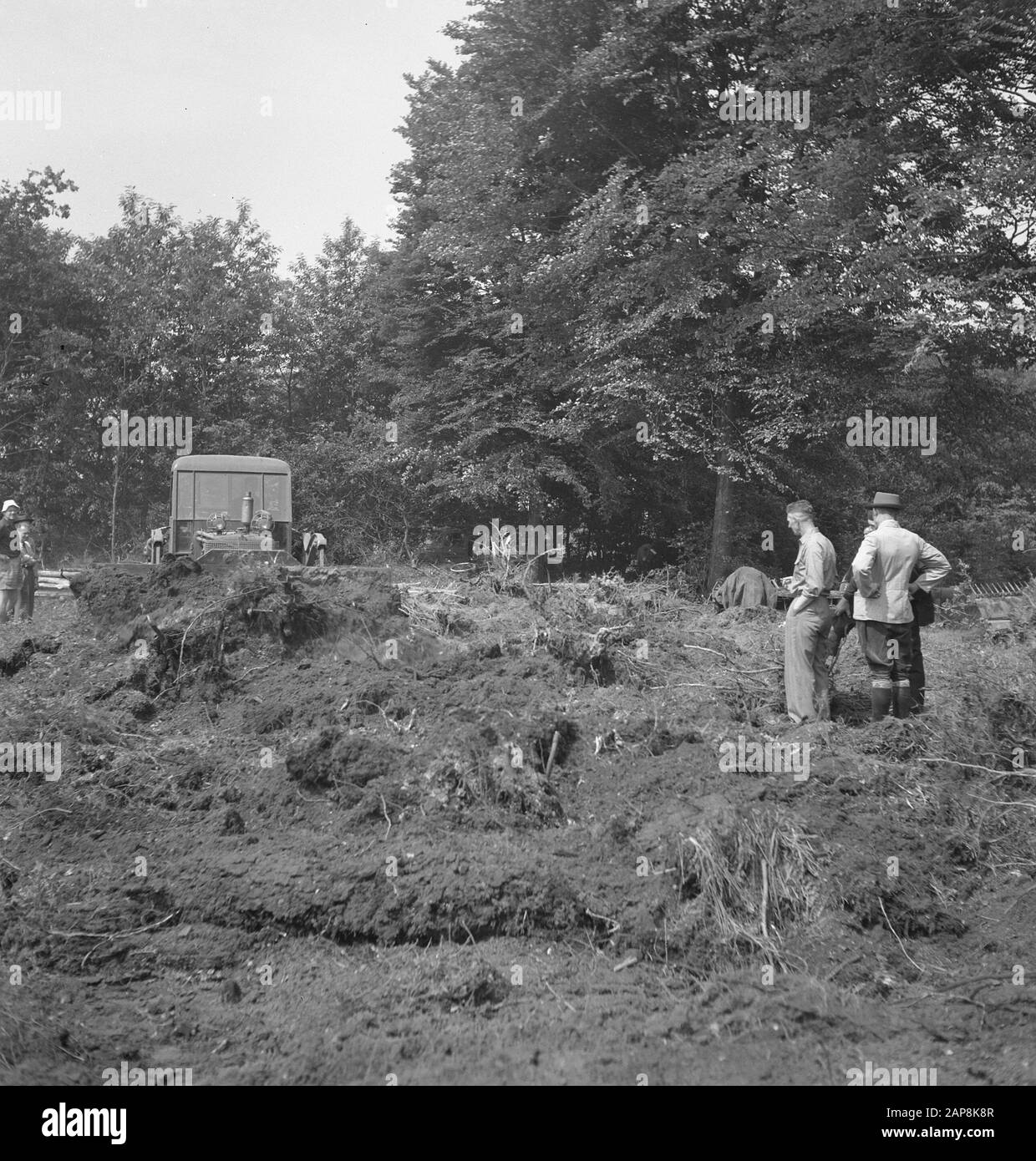 trees, shrubs, machines, tools, cleaning up Date: undated Keywords ...