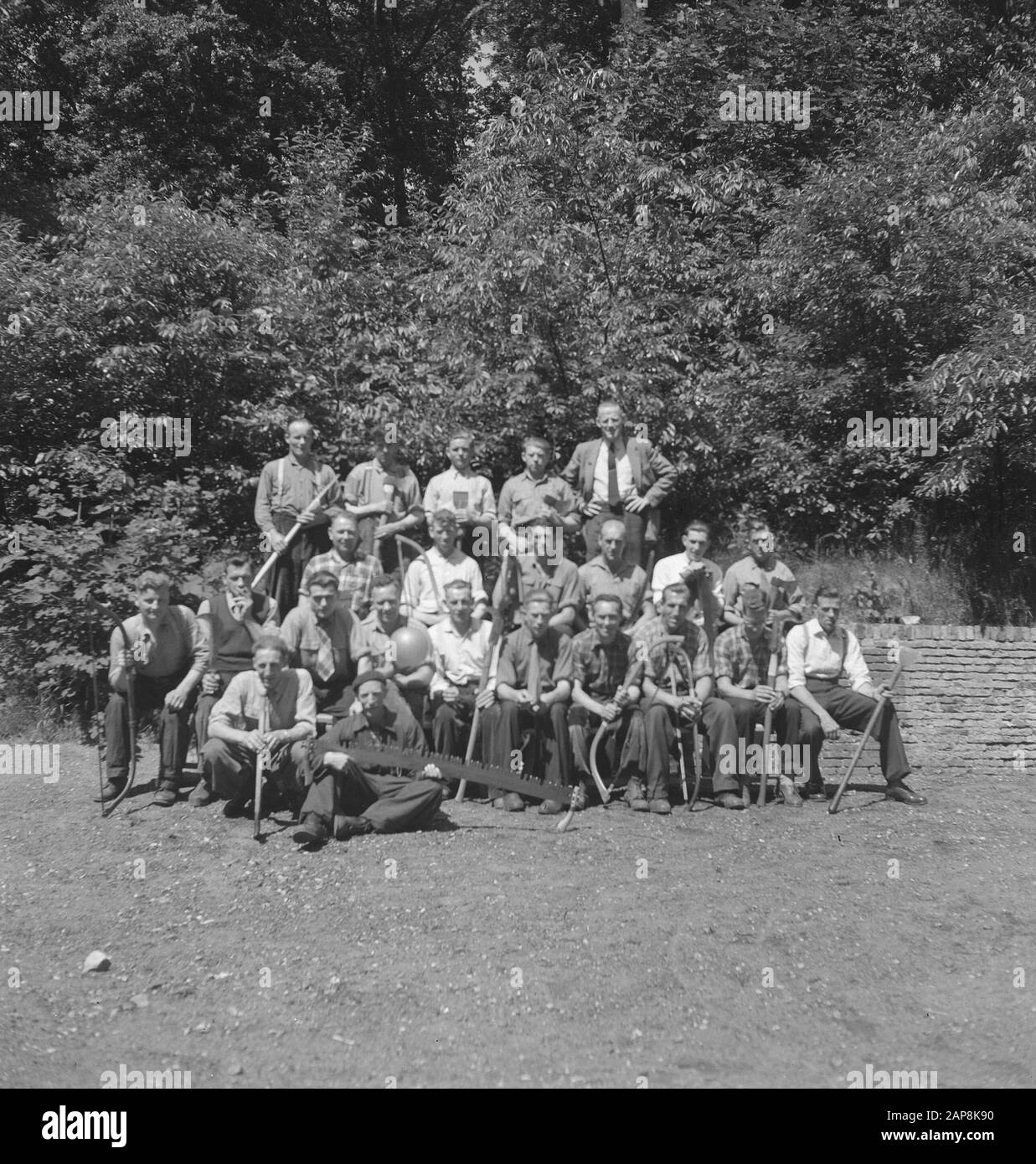 workers, tools, group photos Date: undated Keywords: workers, tools ...