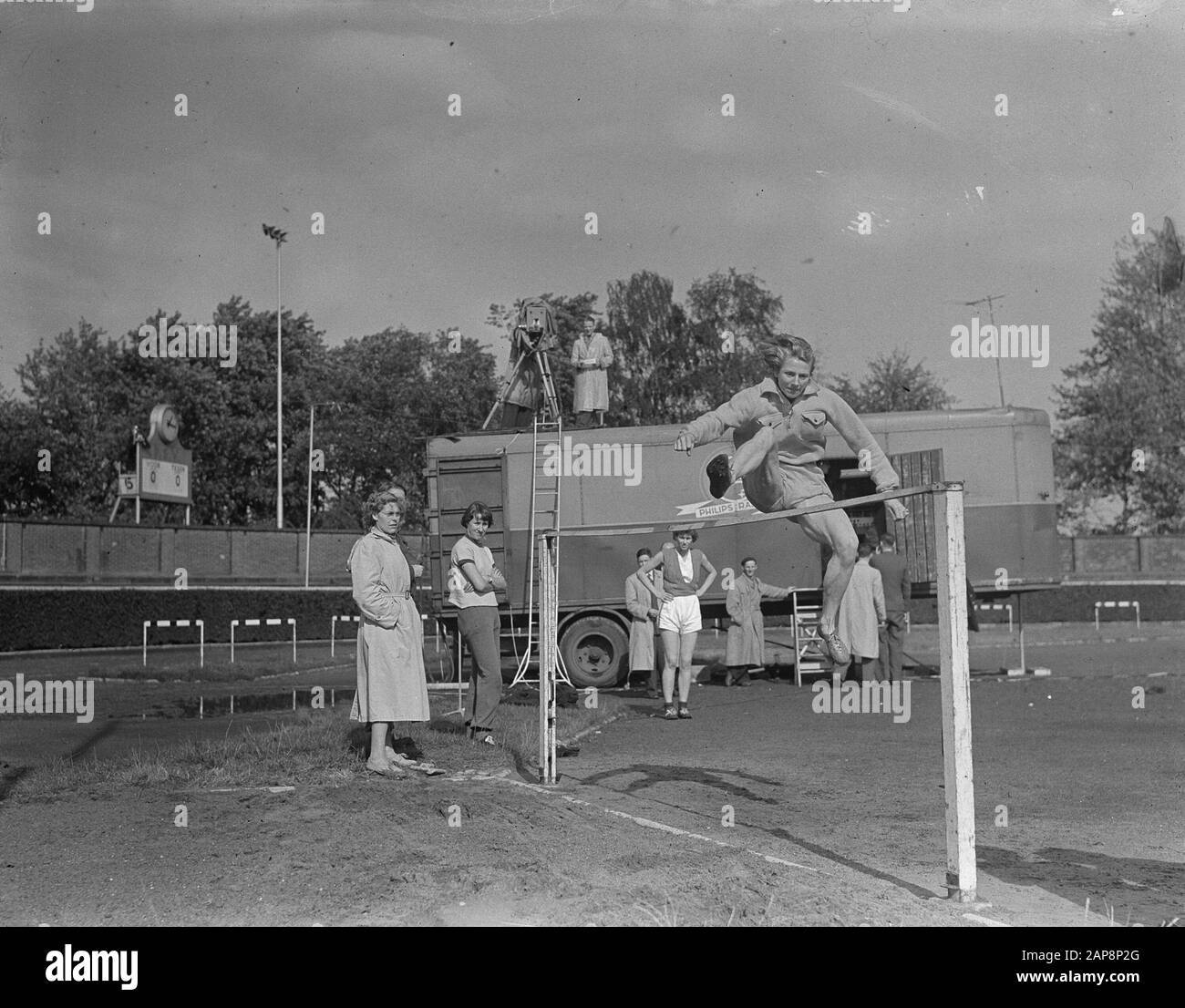 Blankers koen high jump hi-res stock photography and images - Alamy