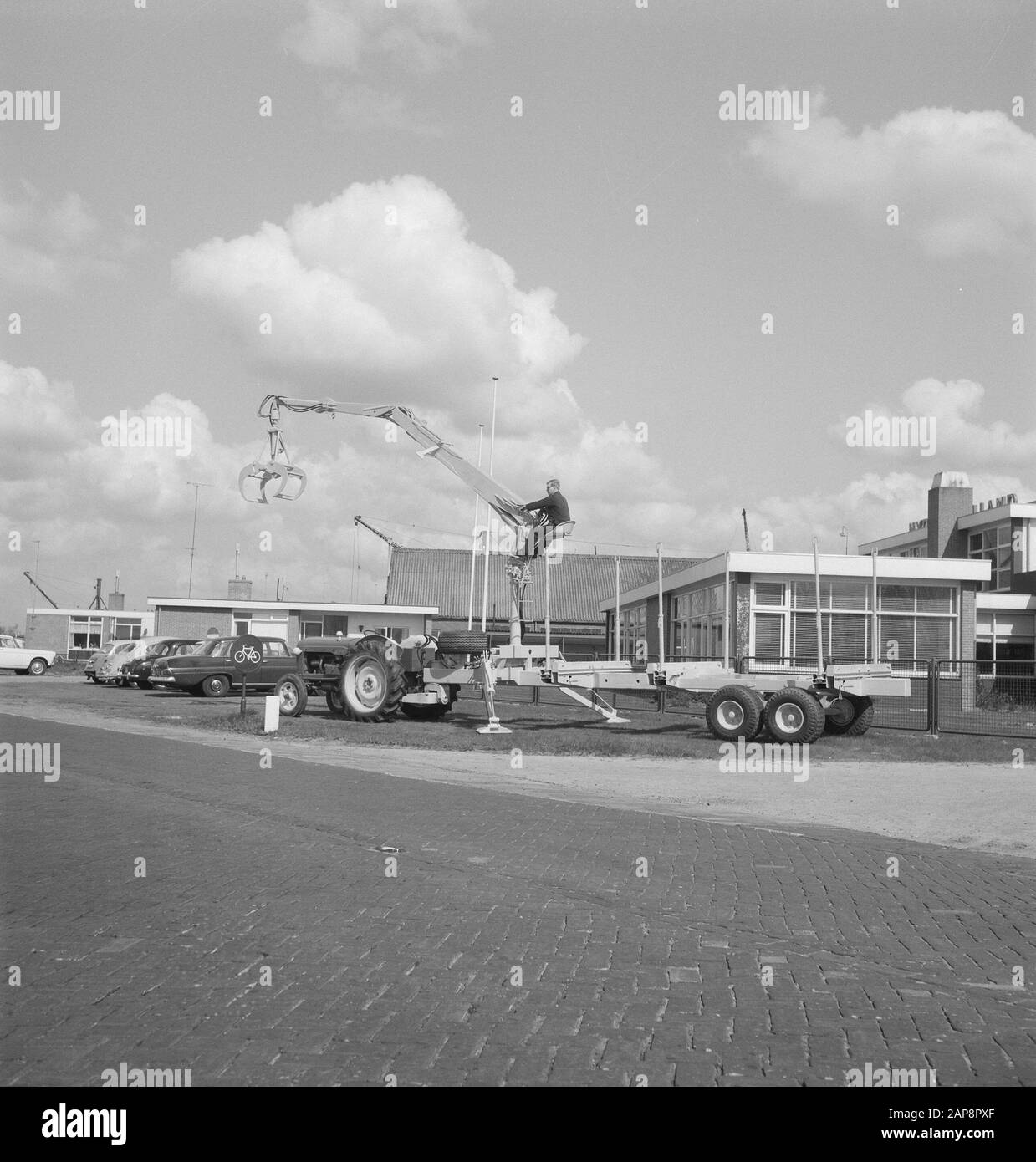 Cars and tractors hi-res stock photography and images - Alamy