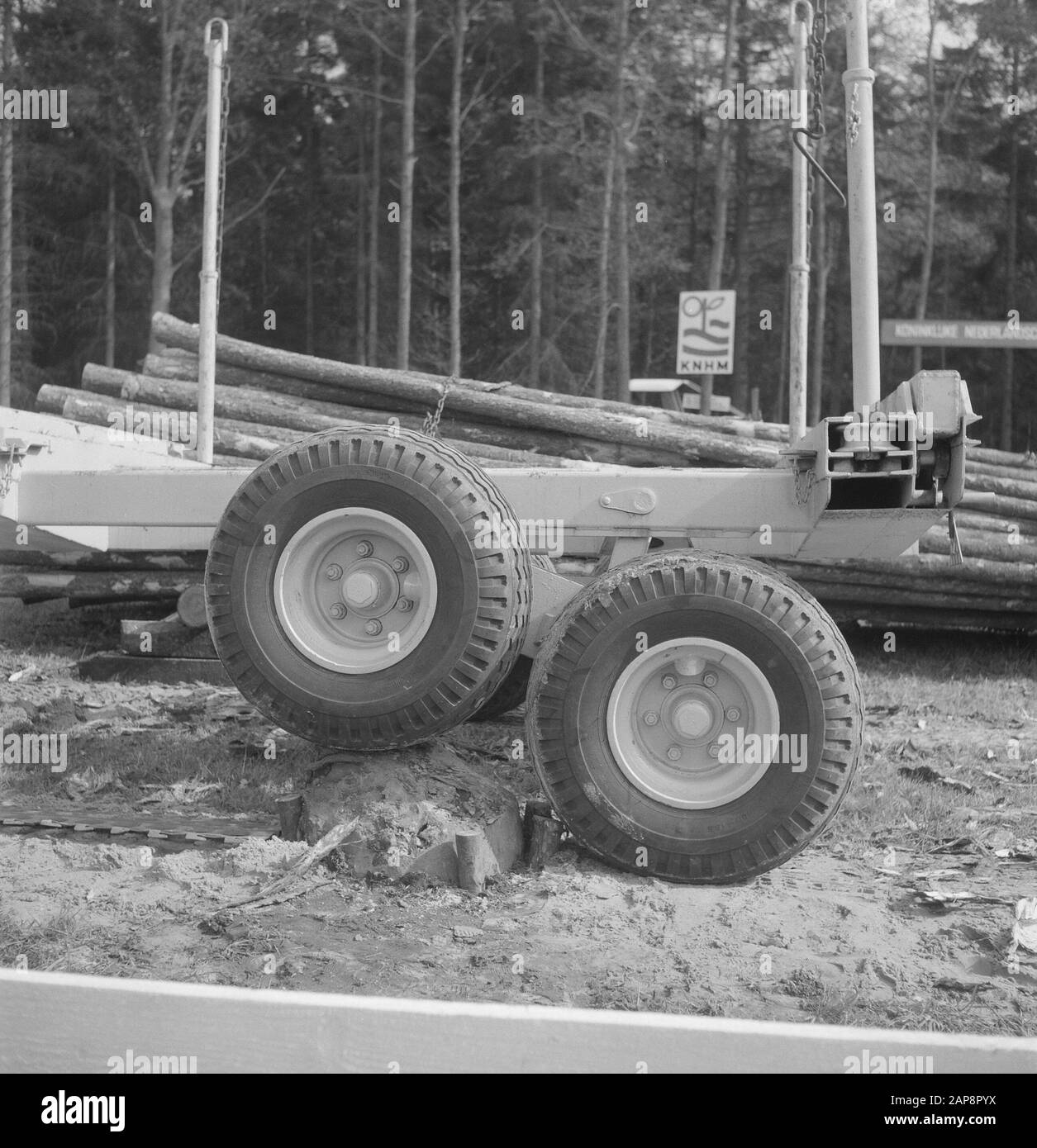 trailers, hoists, wheels, logs, loading works, billboards, knhm Date ...