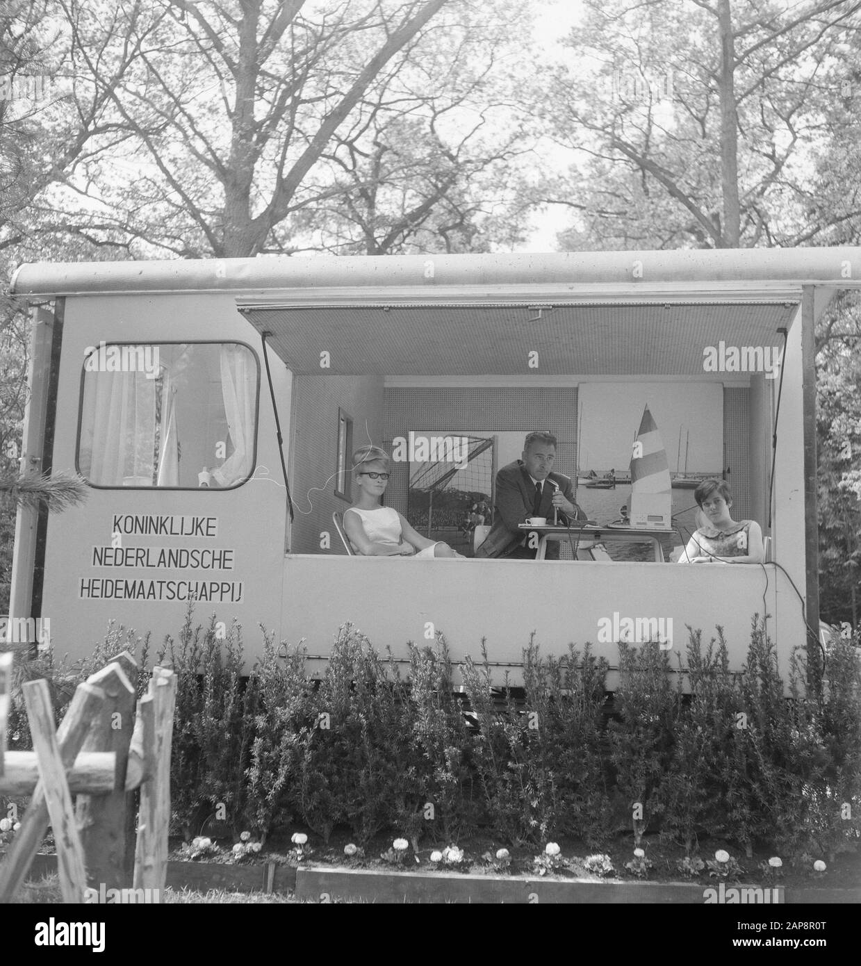 Dutch people men women Black and White Stock Photos & Images - Alamy