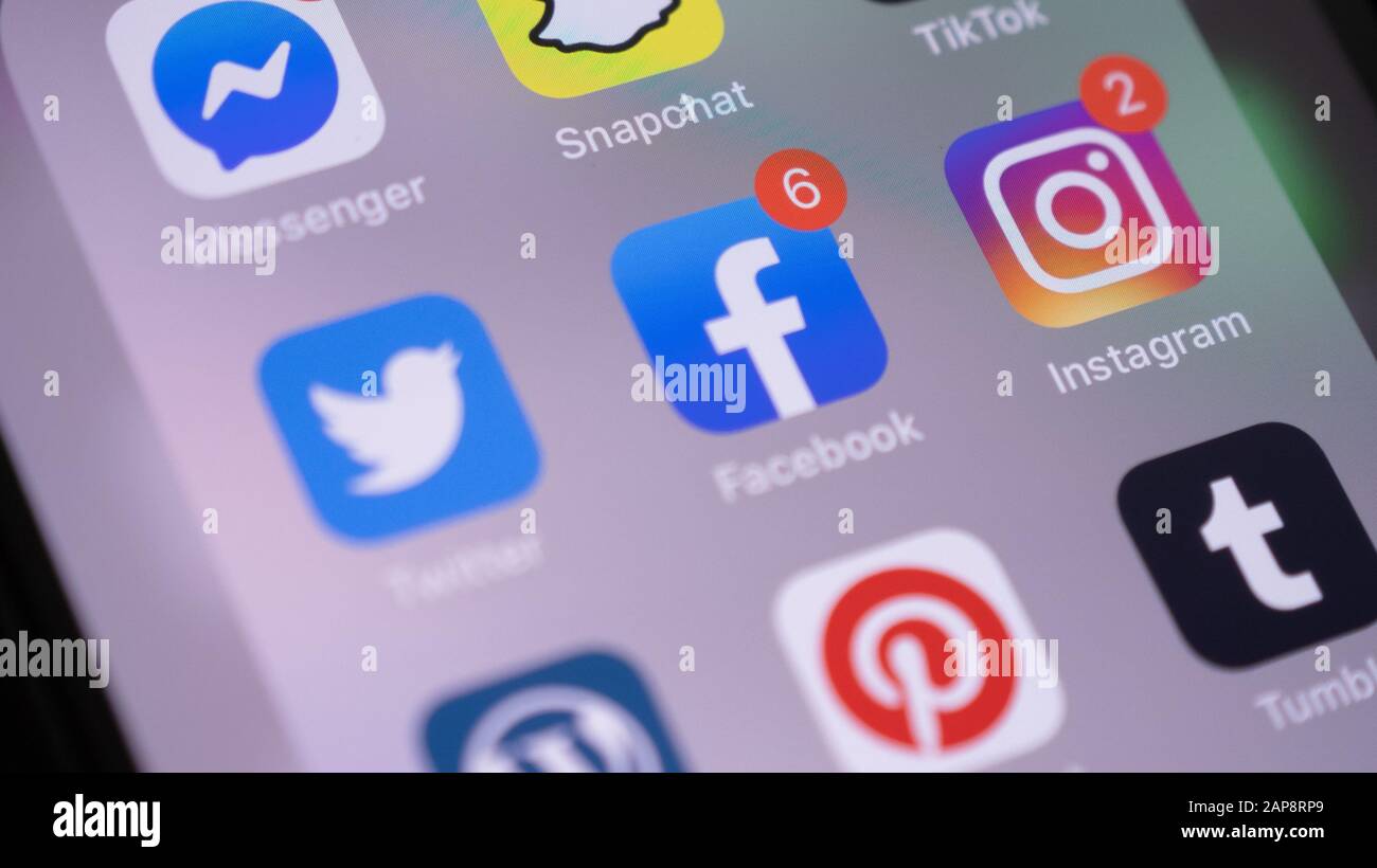 Iphone 12 apps hi-res stock photography and images - Alamy